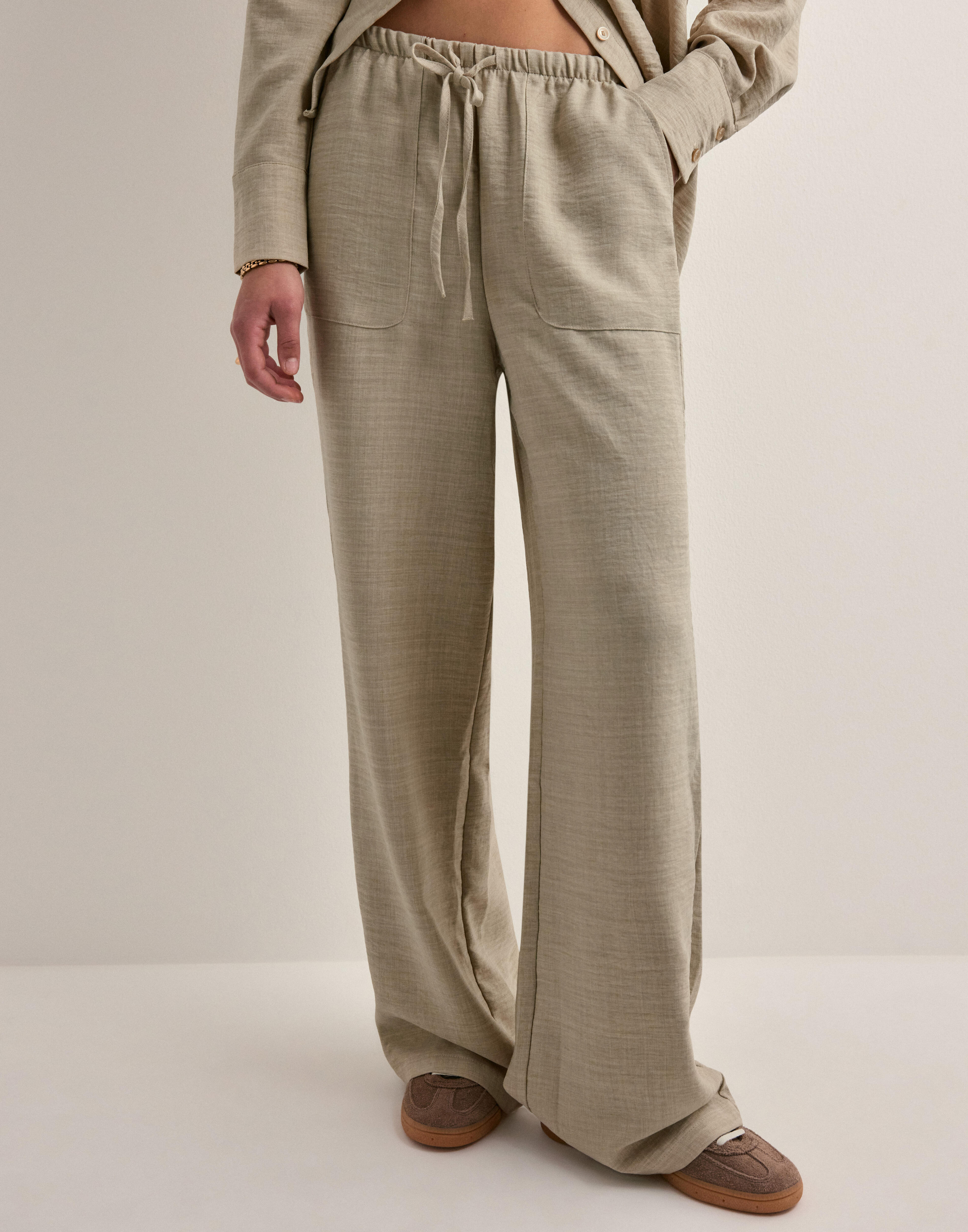 Kjøp Vero Moda VMMELANEY HW LOOSE PANT WVN GA NOOS - Overcast Melange ...