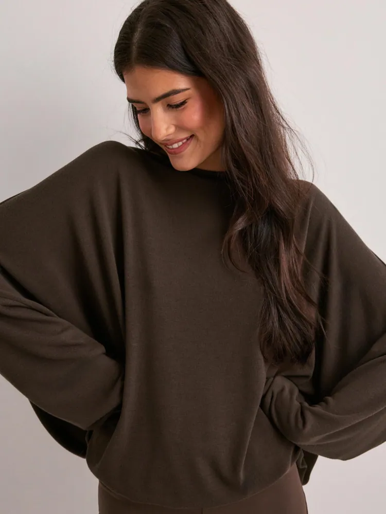Köp Nelly Soft Drape Back Sweater - Dark Brown | Nelly.com