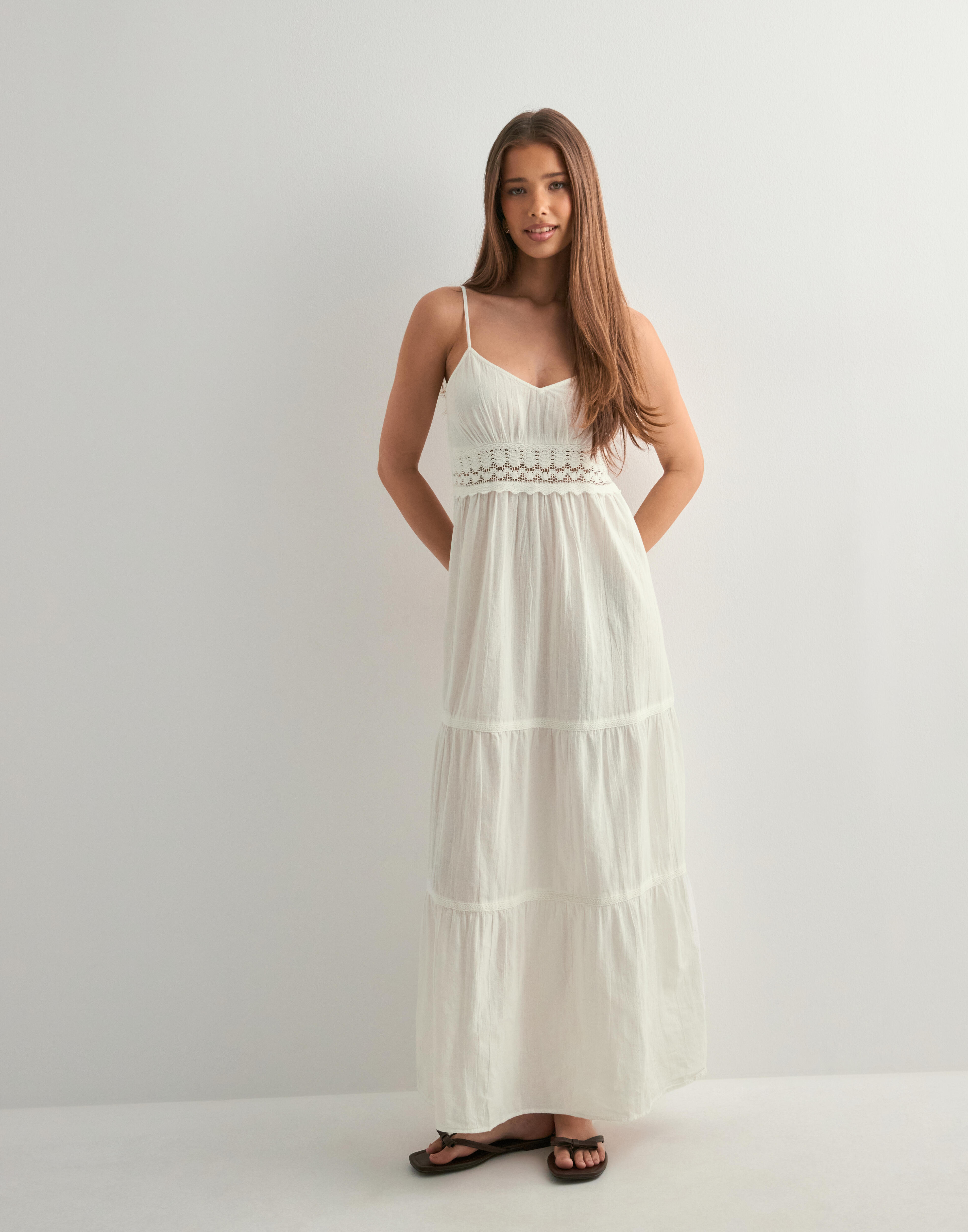 Köp Vero Moda VMQUINCY SL LONG DRESS WVN GA - Snow White | Nelly.com