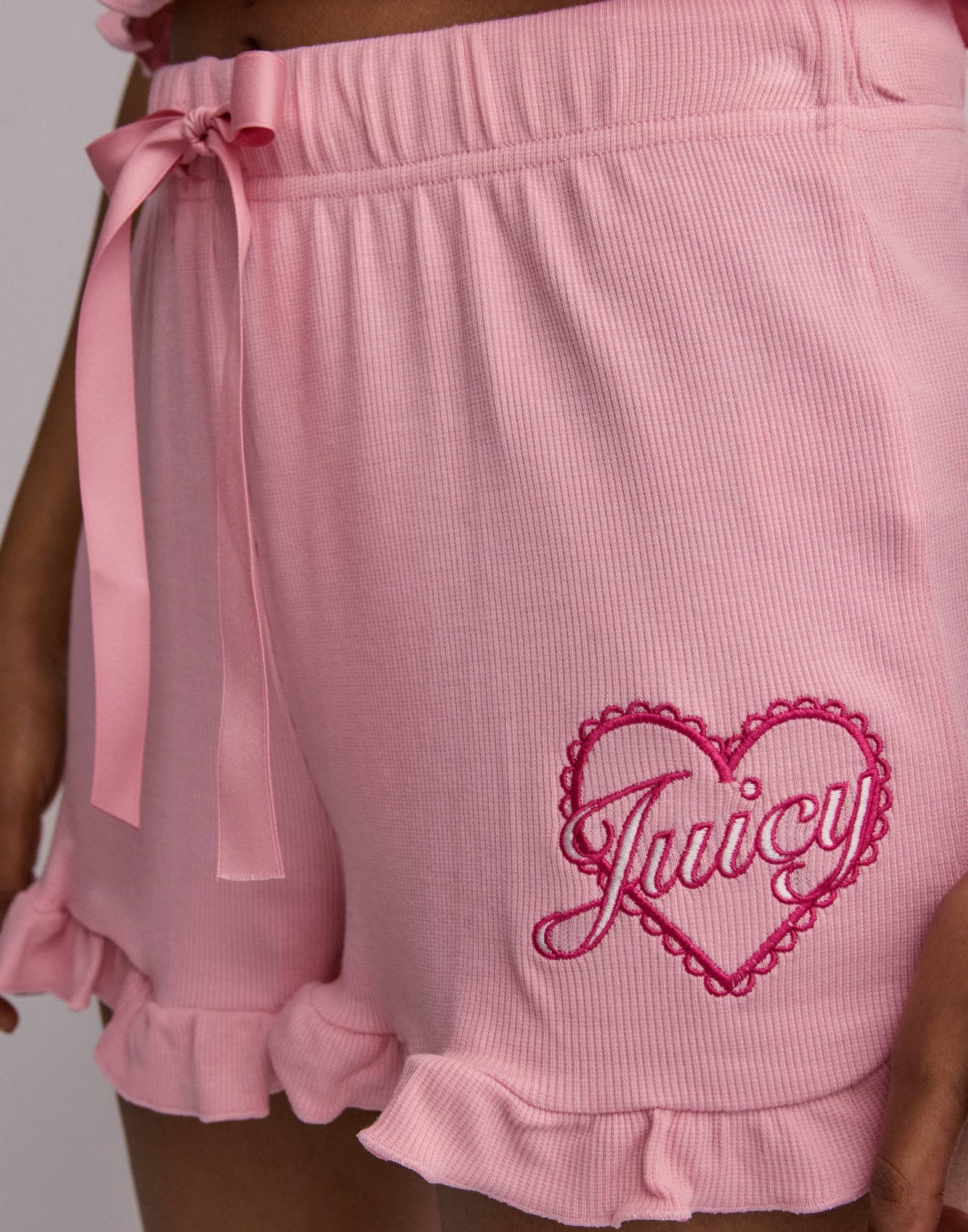 Köp Juicy Couture FELIX FRILLED SHORTS - Candy Pink | Nelly.com