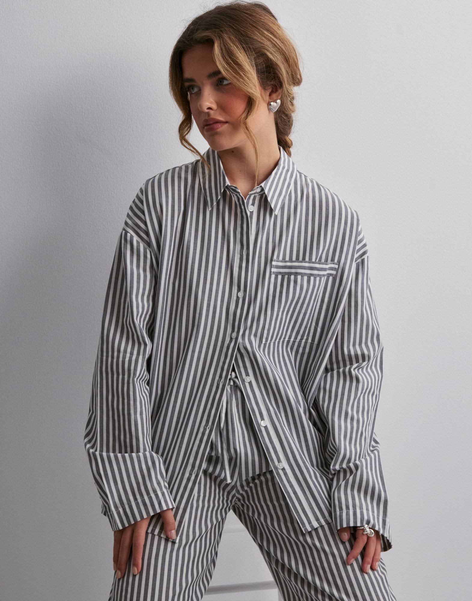 Kjøp Only ONLSAGA LS STRIPE SHIRT WVN CS - Thunderstorm Cloud Dancer | Nelly.com