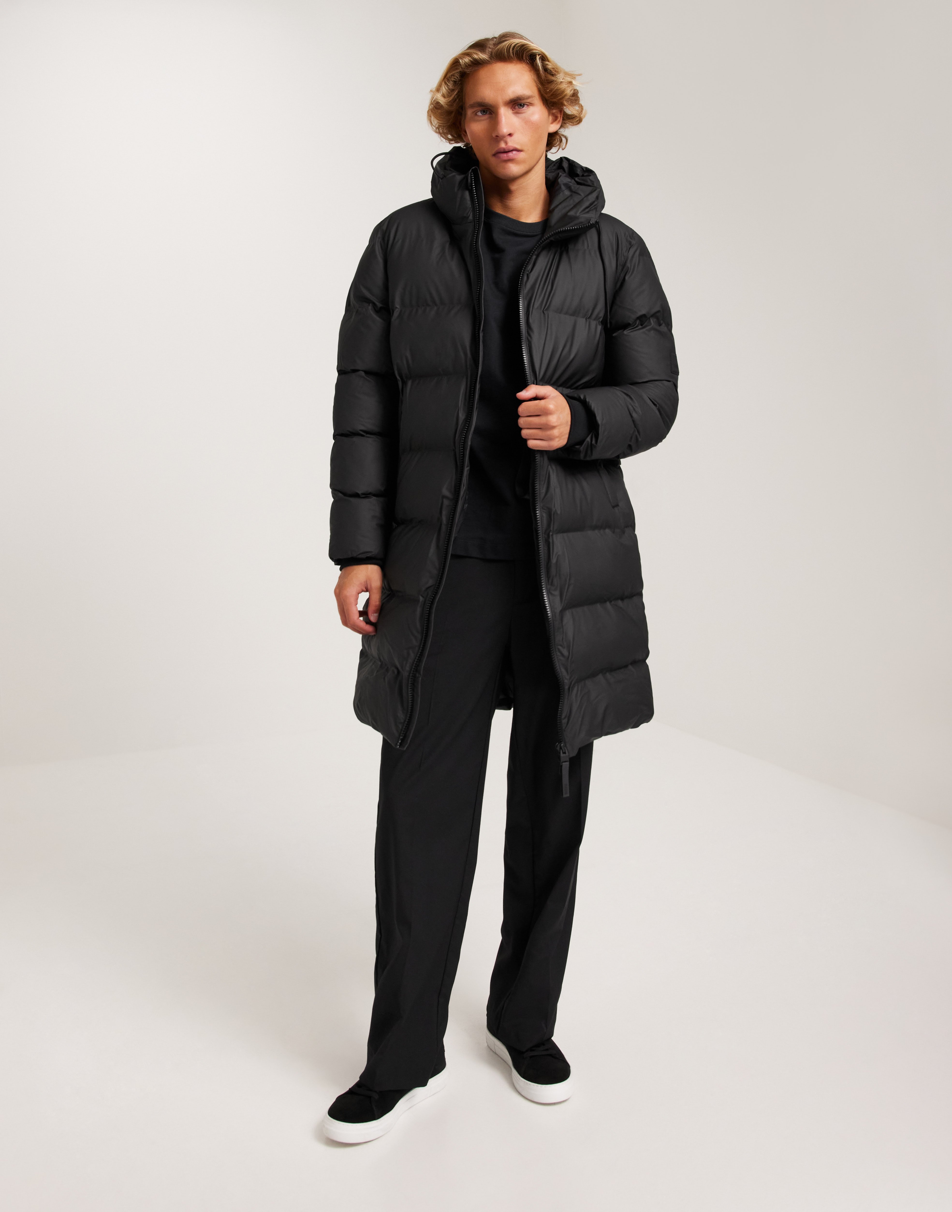 Köp Rains Alta Long Puffer Jacket W3T4 - Black | NLYMAN