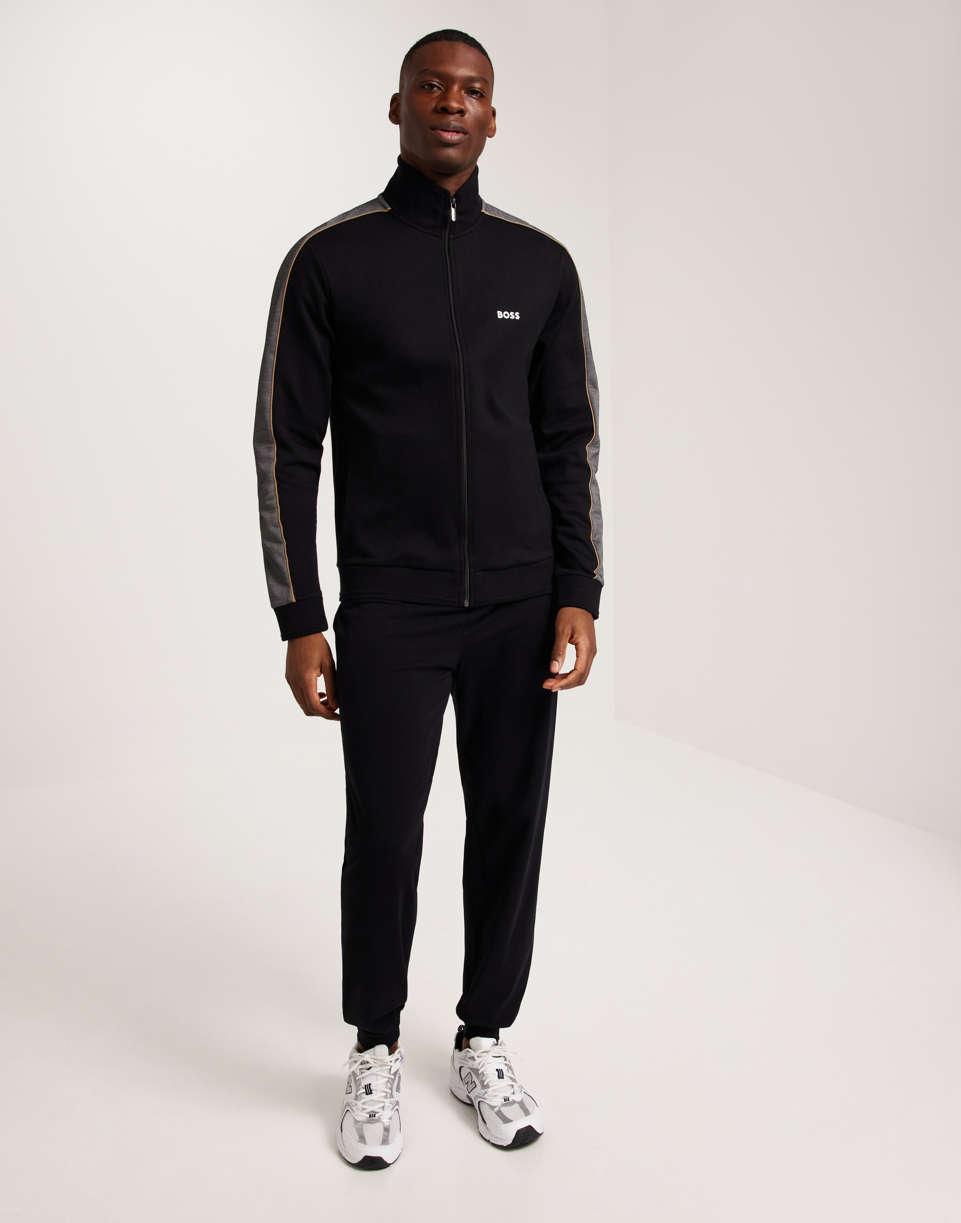Köp BOSS Tracksuit Jacket 10166548 26 - Black | NLYMAN