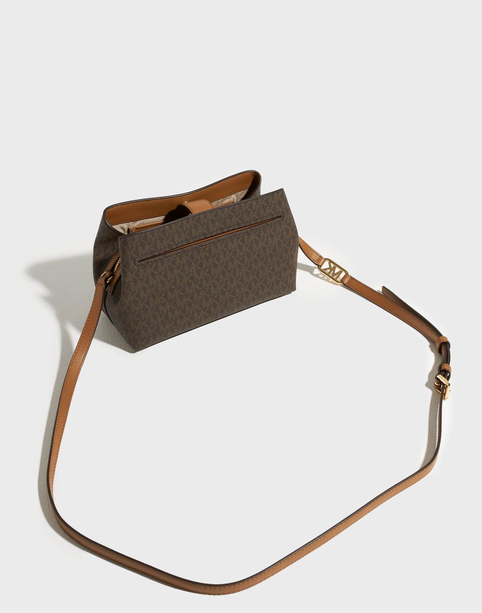 Köp Michael Kors Kensington Medium Messenger - Acorn | Nelly.com