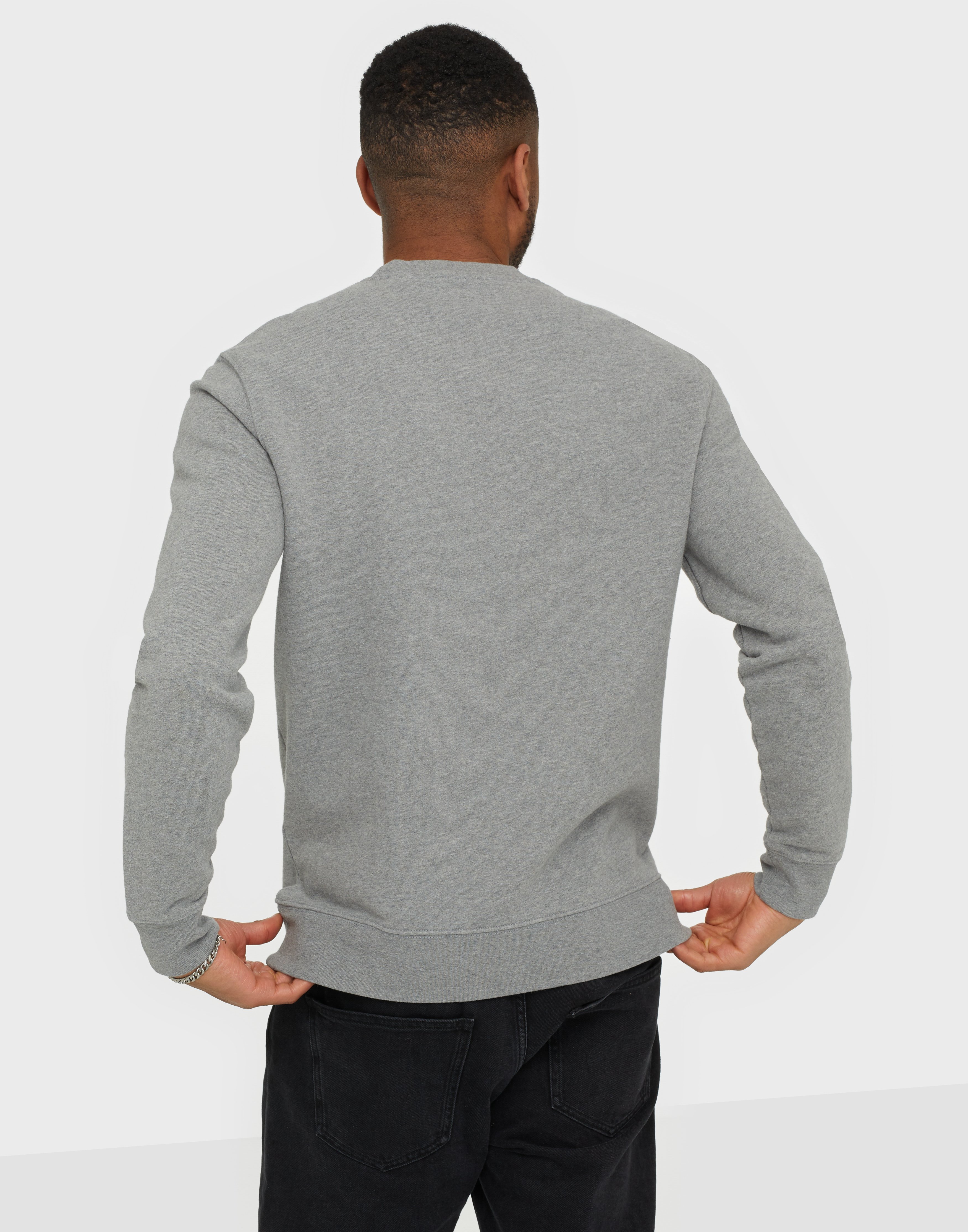 Köp Levi's NEW ORIGINAL CREW - Grey | NLYMAN