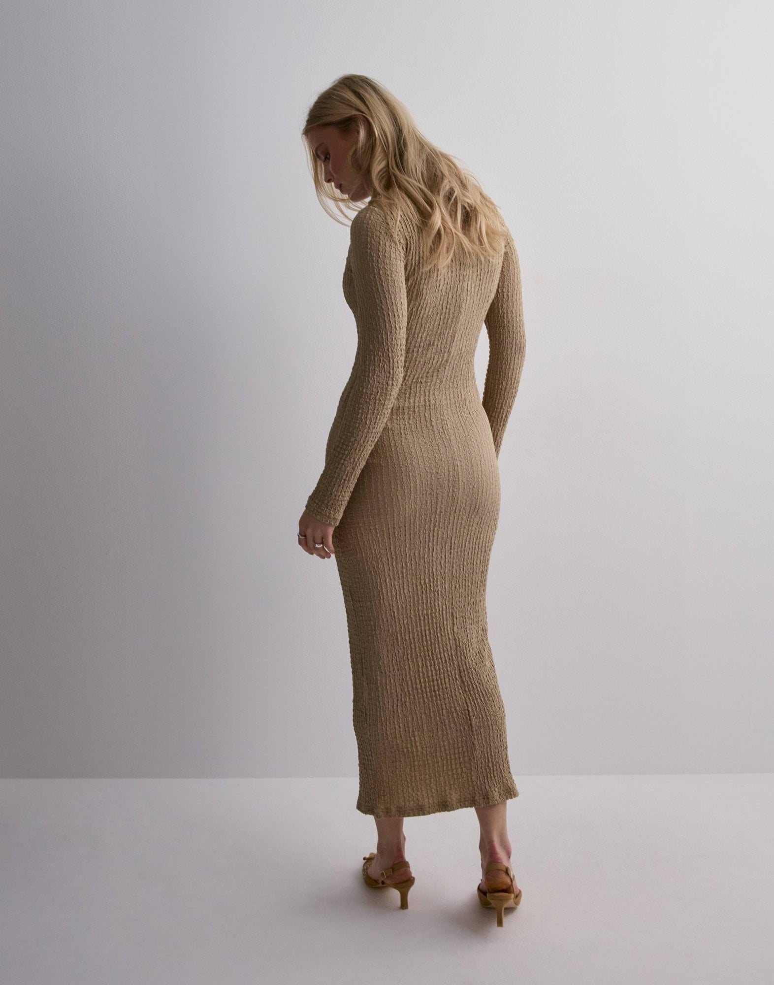 Buy Nelly Sweetheart Structure Dress - Beige | Nelly.com