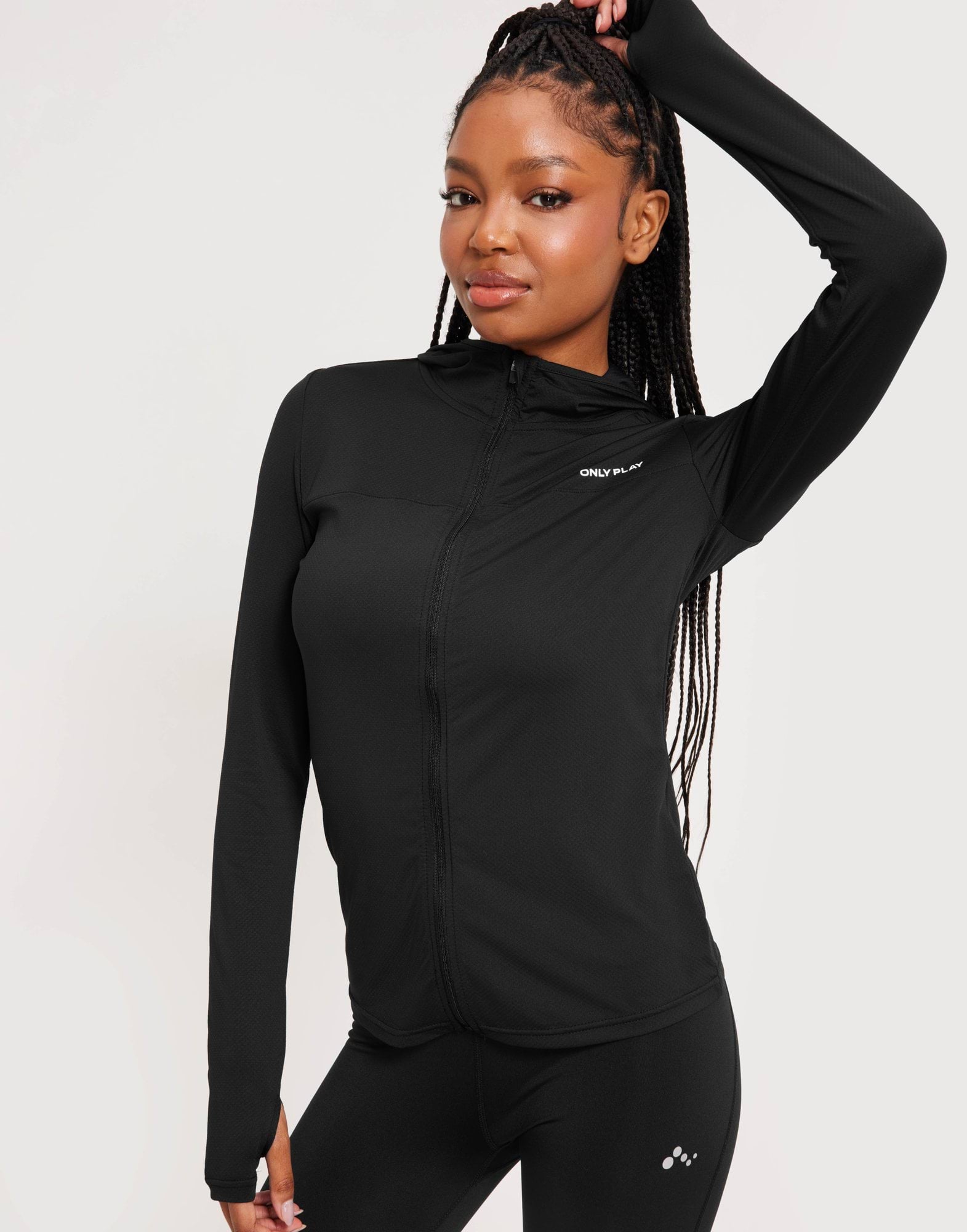 Osta Only Play ONPMILA LS ZIP HOOD TRAIN TOP NOO - Black | Nelly.com