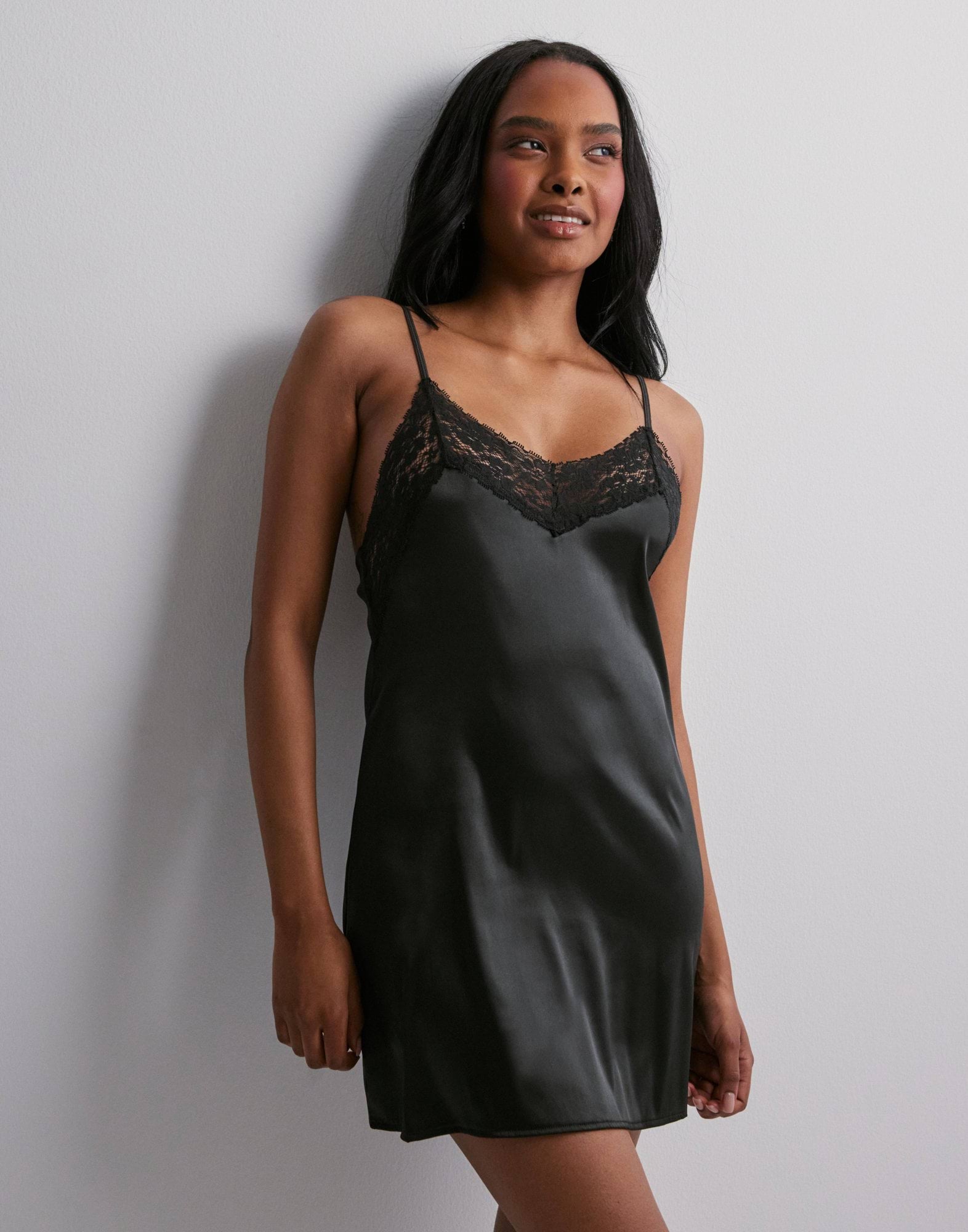 Osta Nelly Satin Lace Slip - Black | Nelly.com