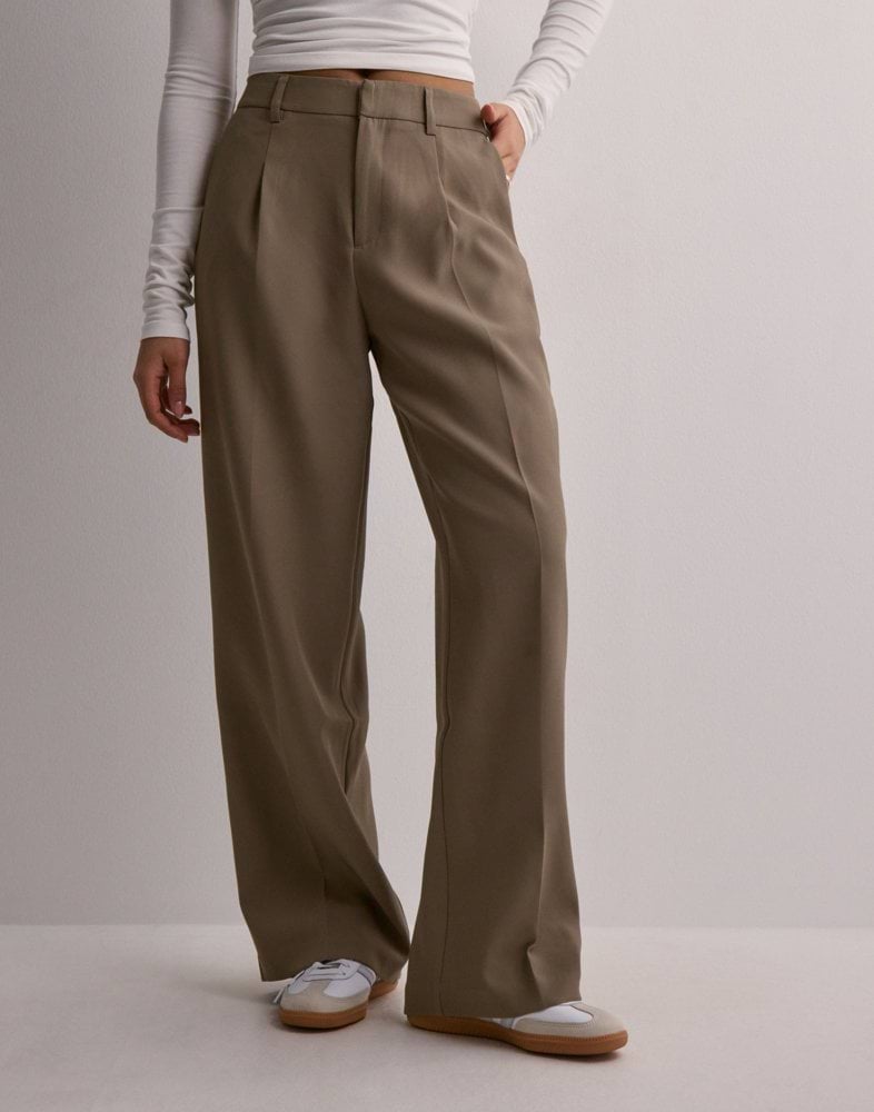 Köp Only ONLELLY LIFE MW WIDE PANT TLR - Walnut | Nelly.com