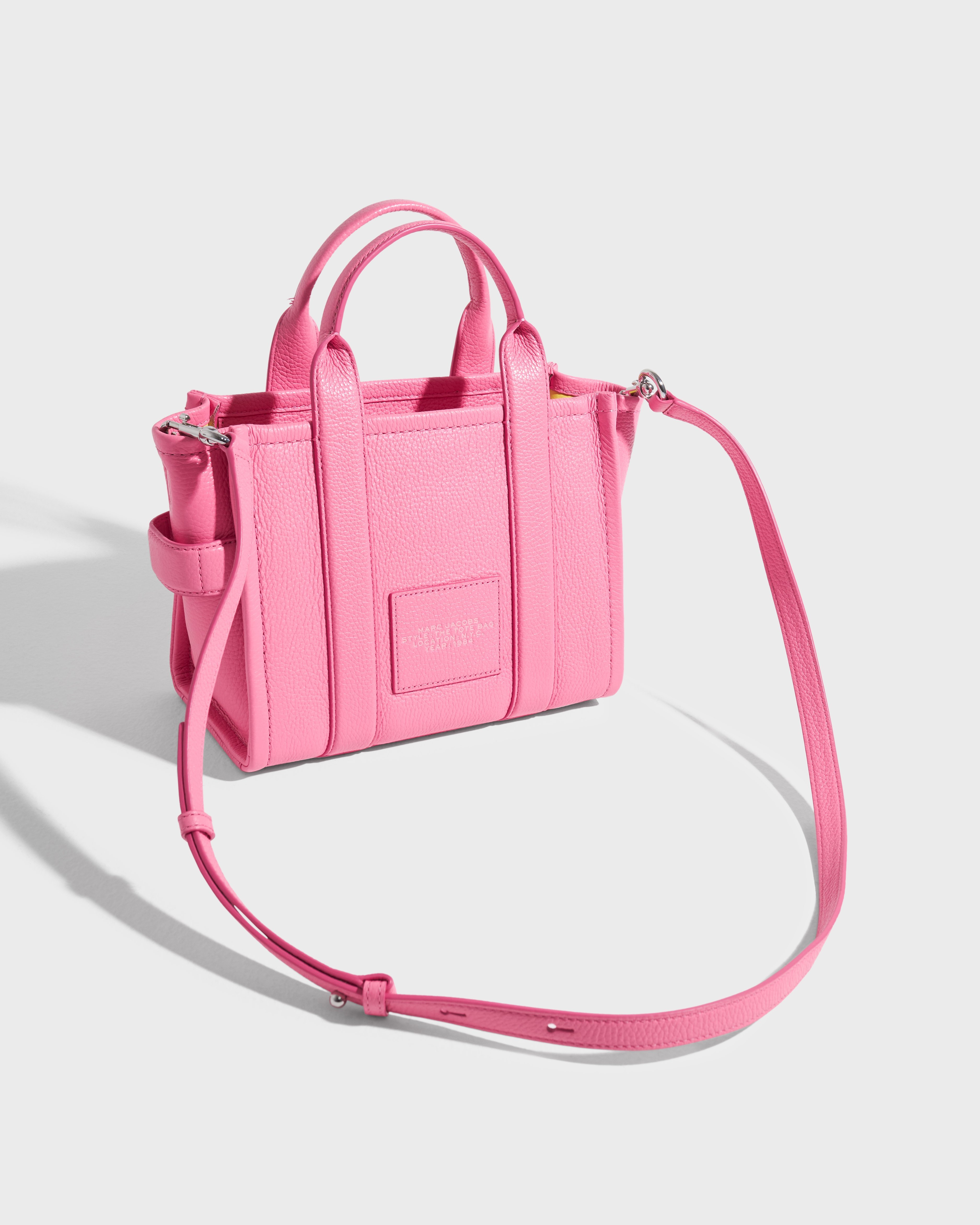 Buy Marc Jacobs THE SMALL TOTE - Petal Pink | Nelly.com Buy Marc Jacobs THE SMALL TOTE - Petal Pink | Nelly.com