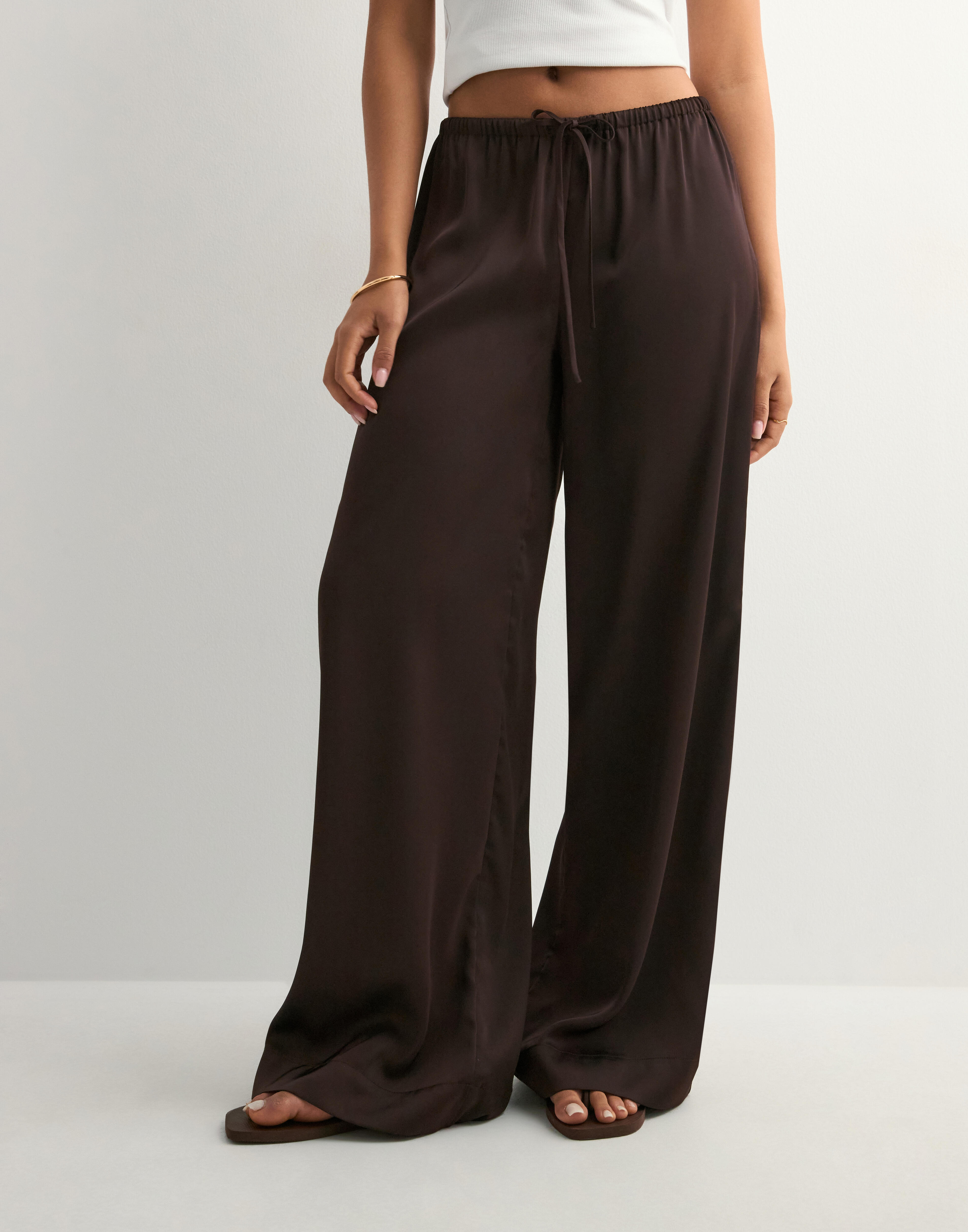 Kjøp Nelly Pull On Satin Pants - Brown | Nelly.com