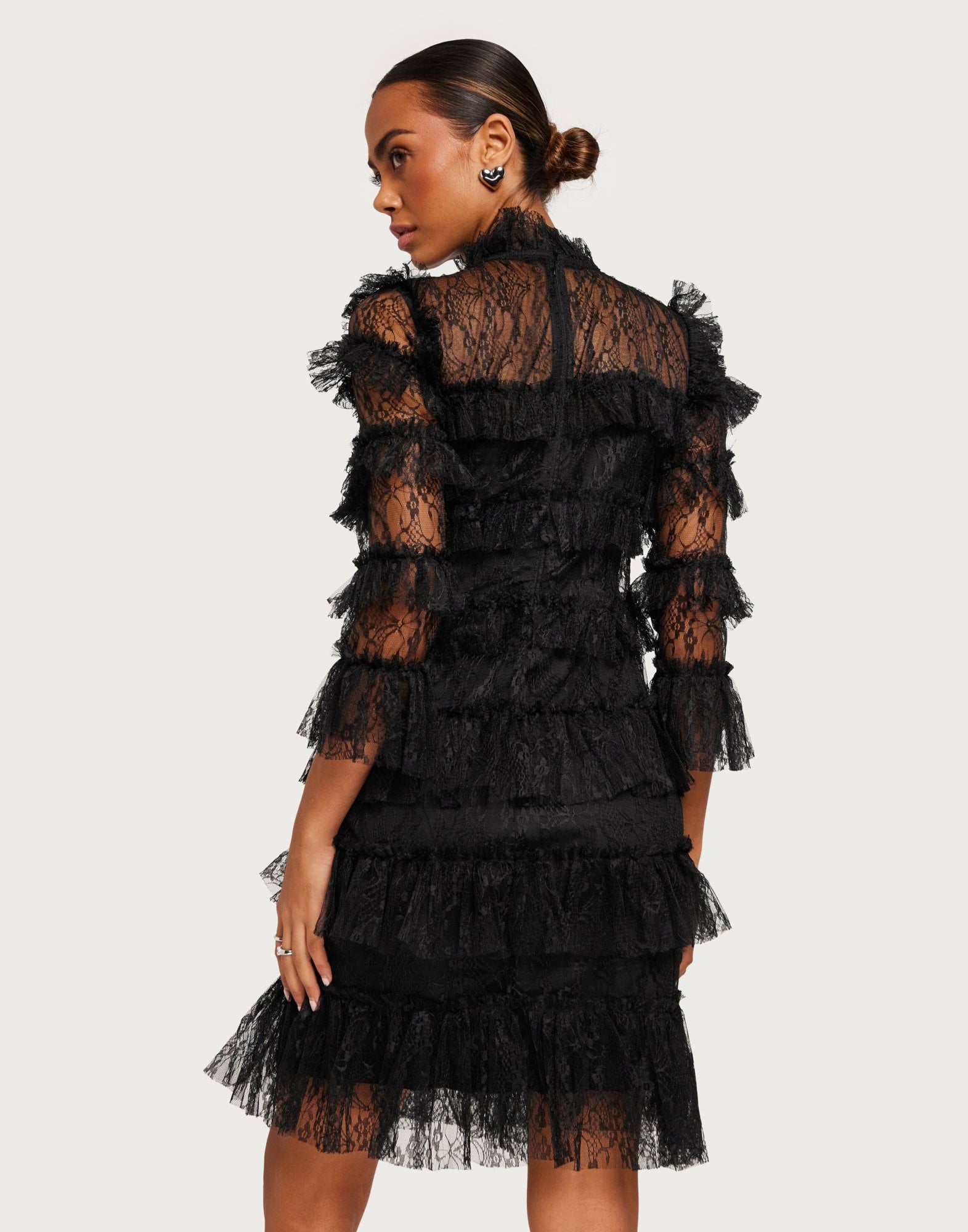 Kjøp Malina Carmine frill mini lace dress - Black | Nelly.com