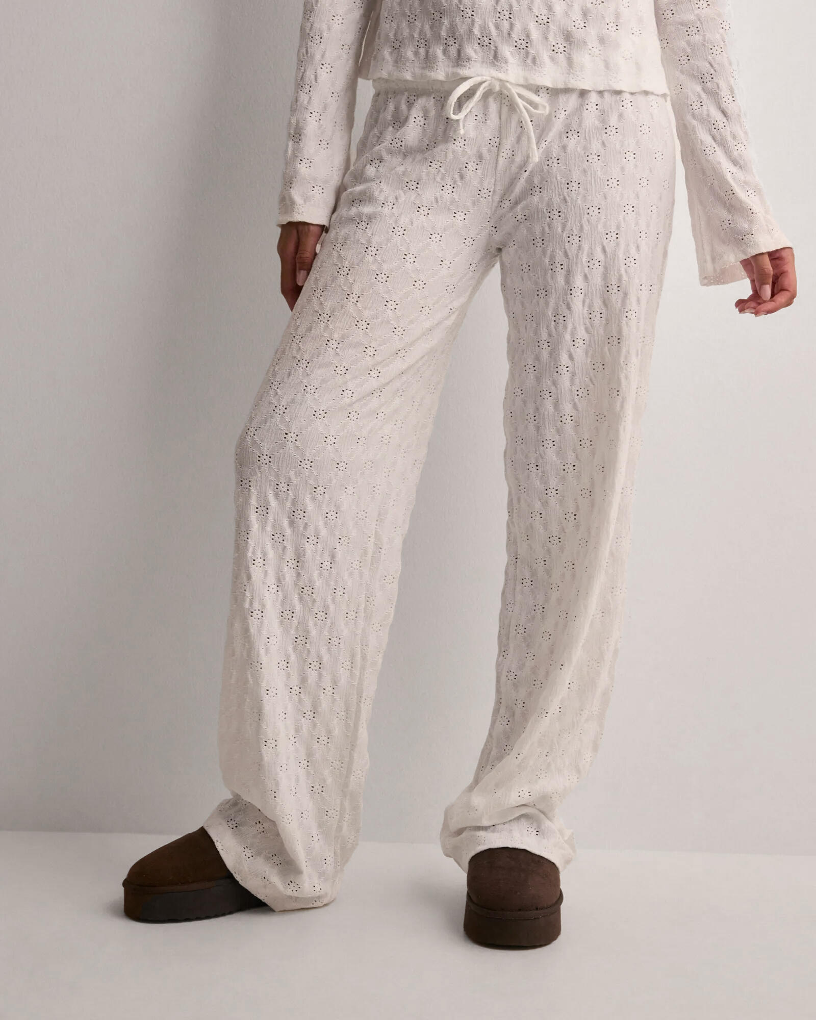 Buy Nelly Cute Broderie Chill Pants - White | Nelly.com