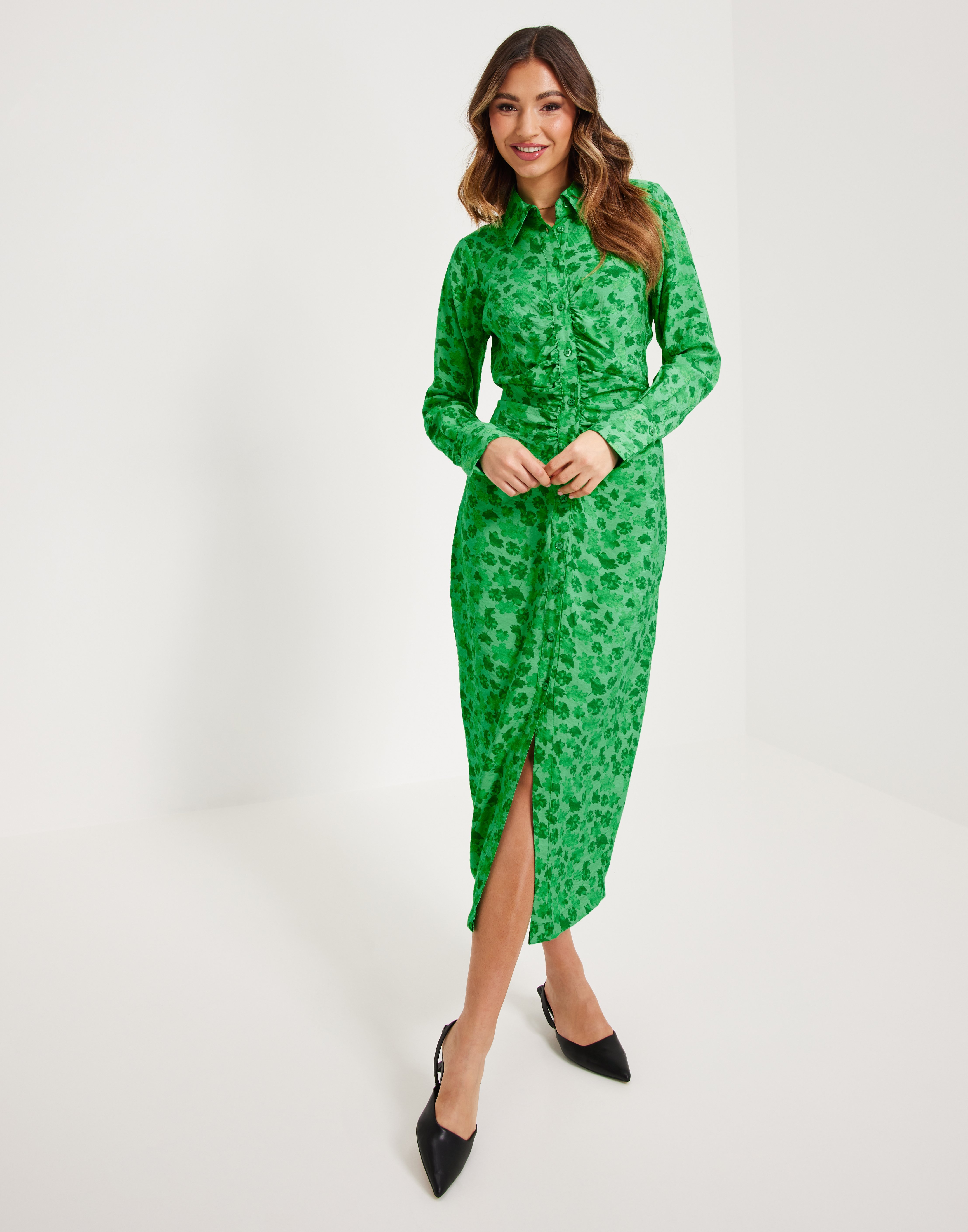 Köp Envii ENVICTORIA LS LONG DRESS AOP 6891 - Water Lily | Nelly.com