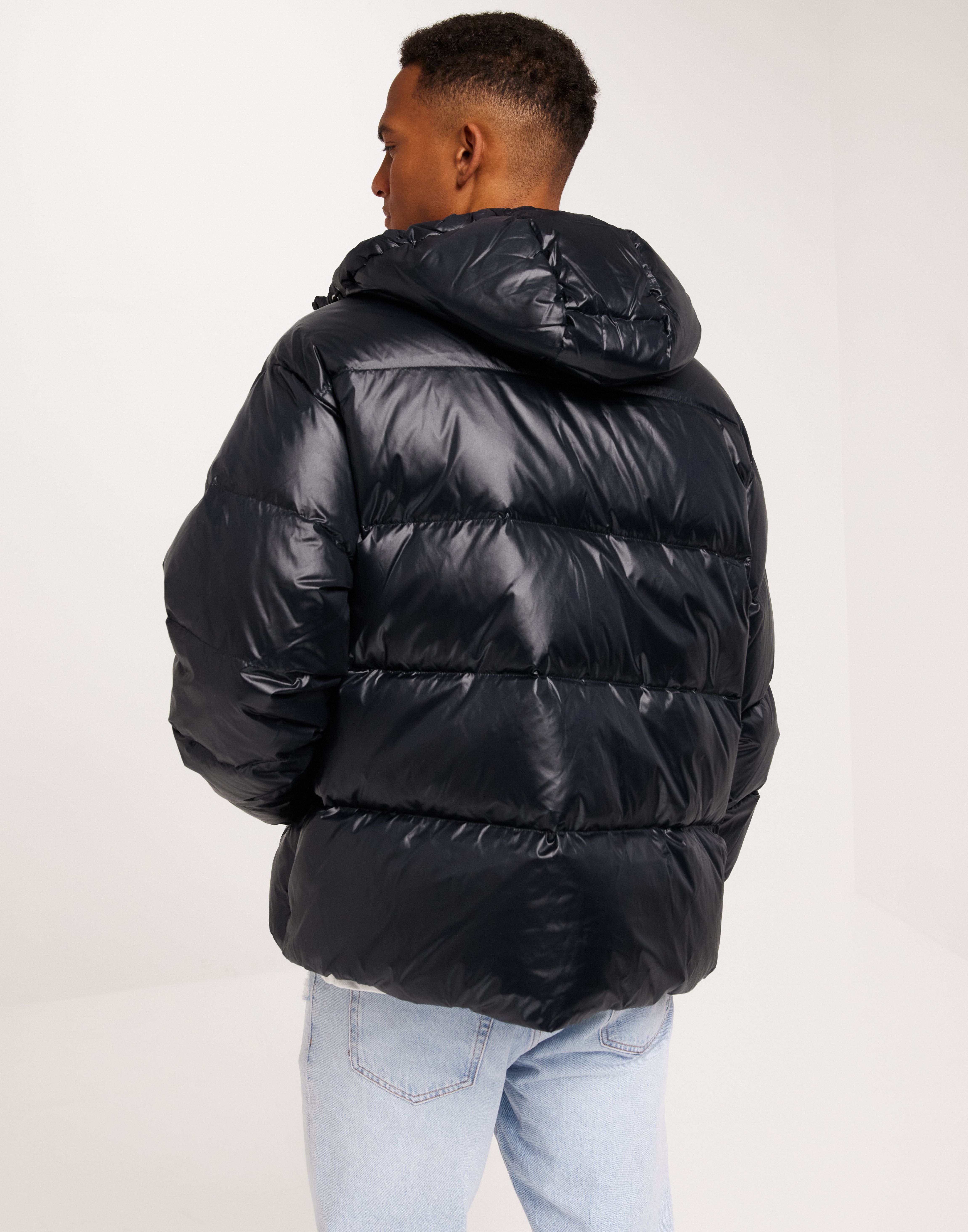 Köp Gant OVERSIZED SHINY DOWN PUFFER JACKET - Black | Nelly.com