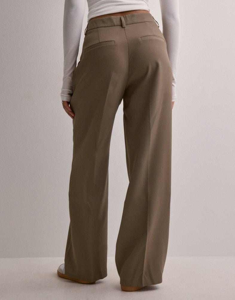 Köp Only ONLELLY LIFE MW WIDE PANT TLR - Walnut | Nelly.com