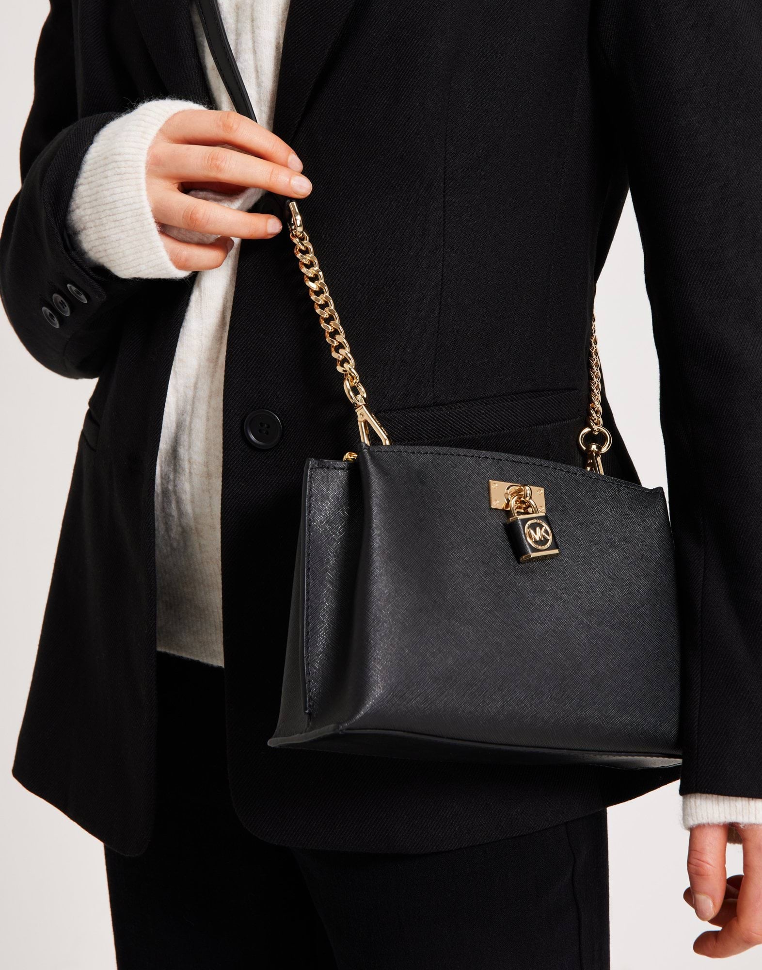 Köp Michael Kors Ruby Medium Saffiano Leather Messenger Bag - Black ...