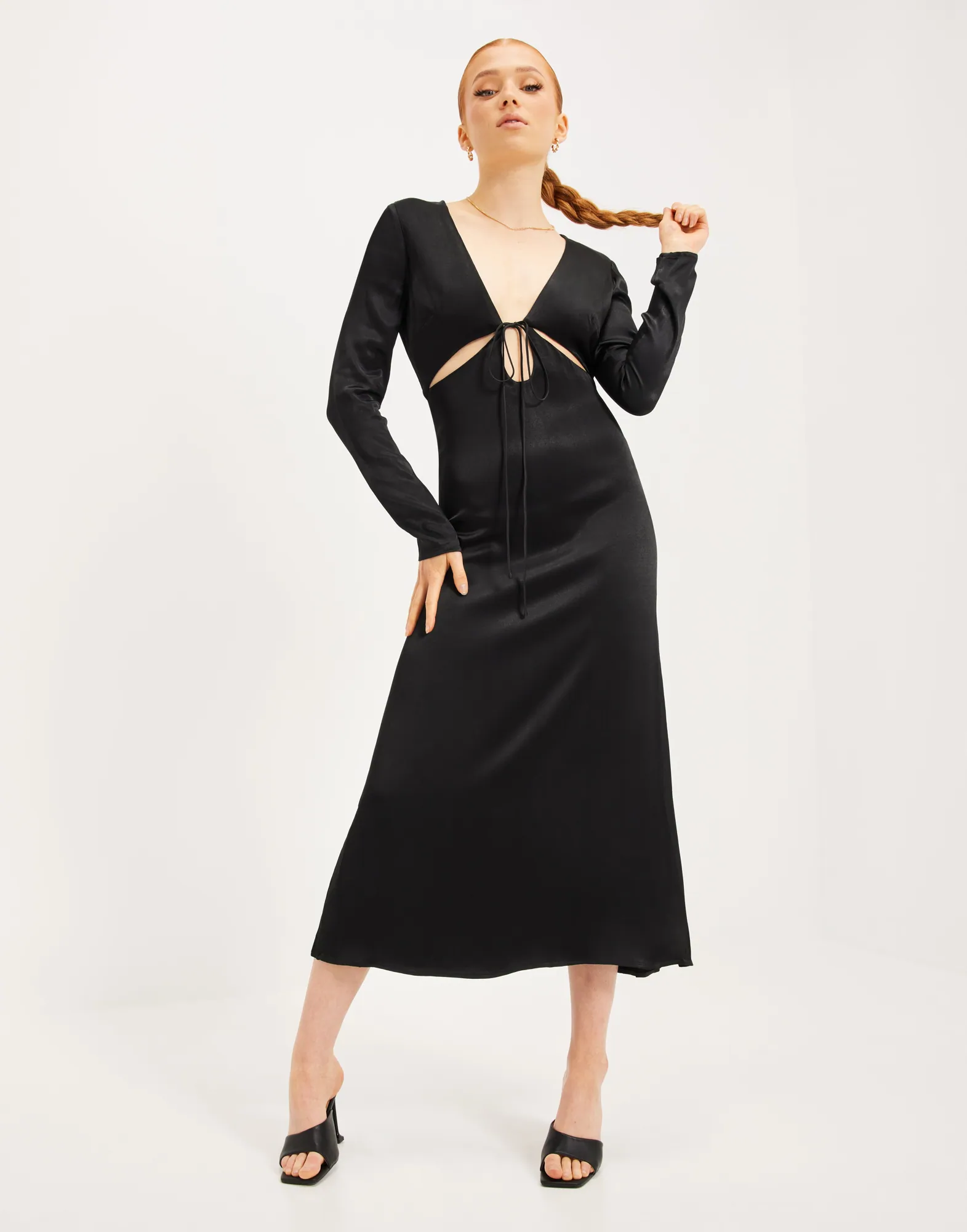 Buy Bardot DENVER CUT OUT MIDI DRESS - Black | Nelly.com