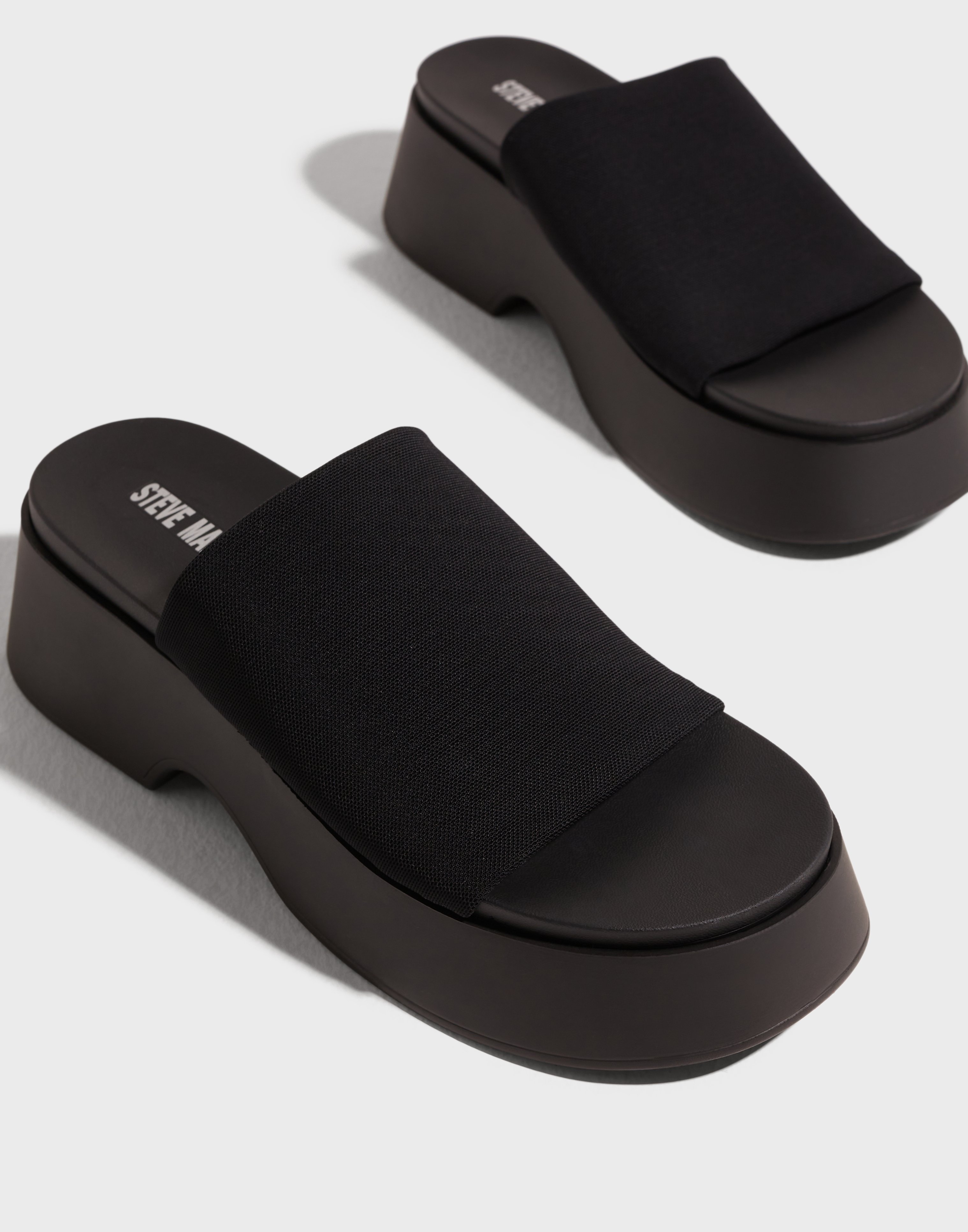 Osta Steve Madden Throw back Sandal - Black | Nelly.com
