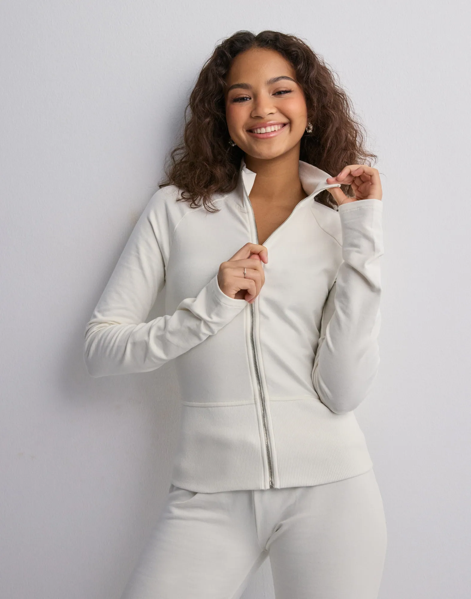 Köp Nelly Cozy Chill Sweat - White | Nelly.com