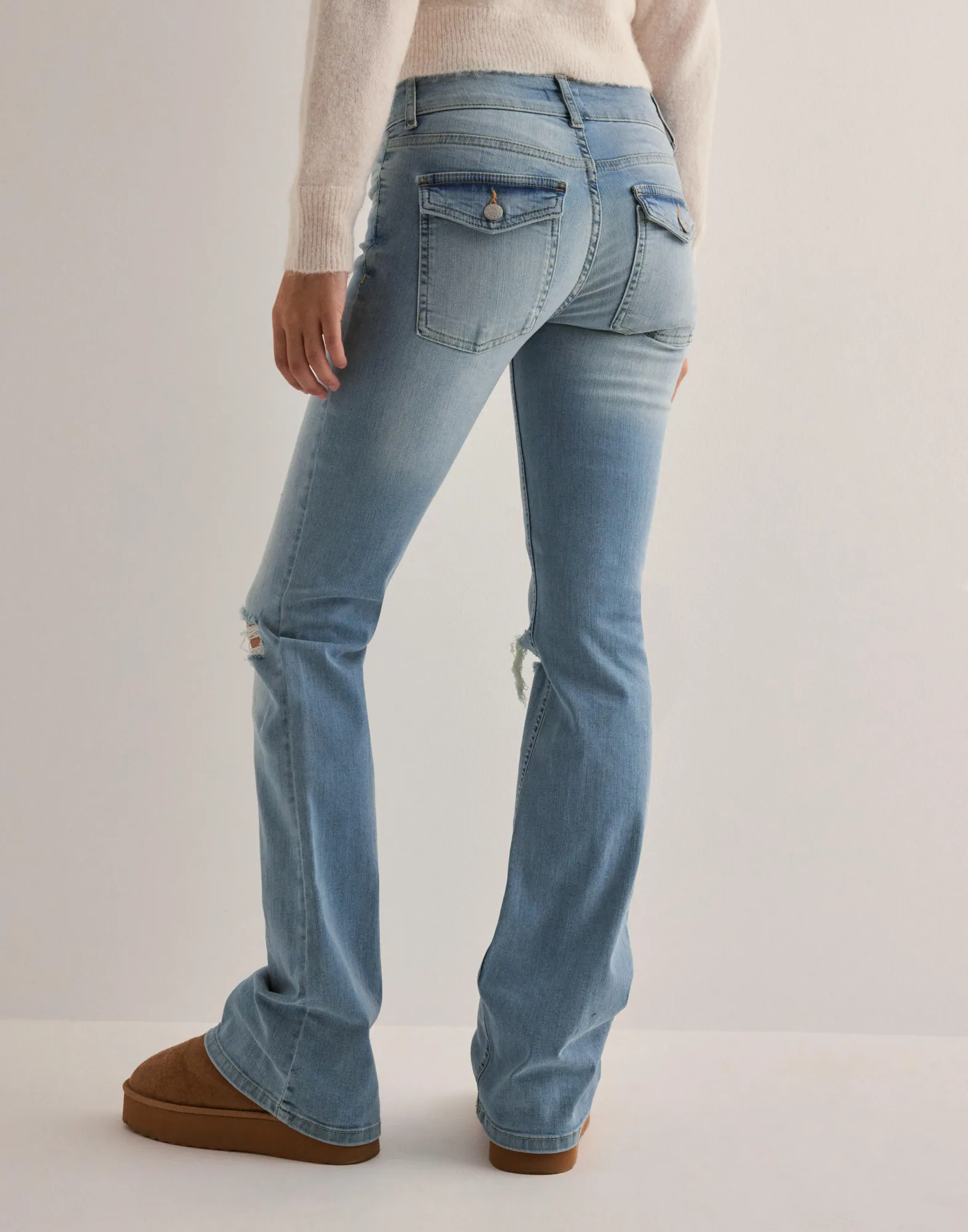 Köp Nelly Low Waist Bootcut Flap Pocket Jeans - Blue | Nelly.com
