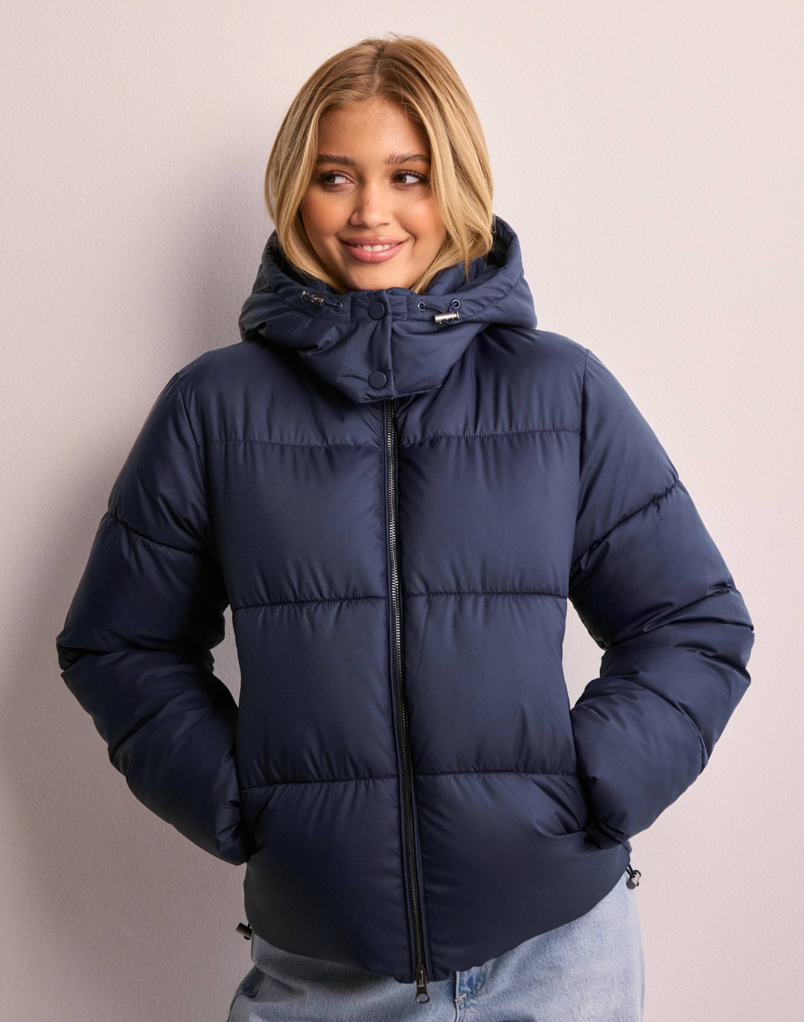Køb Nelly Everyday Puffer Jacket (semi shiny) - Dark Blue | Nelly.com