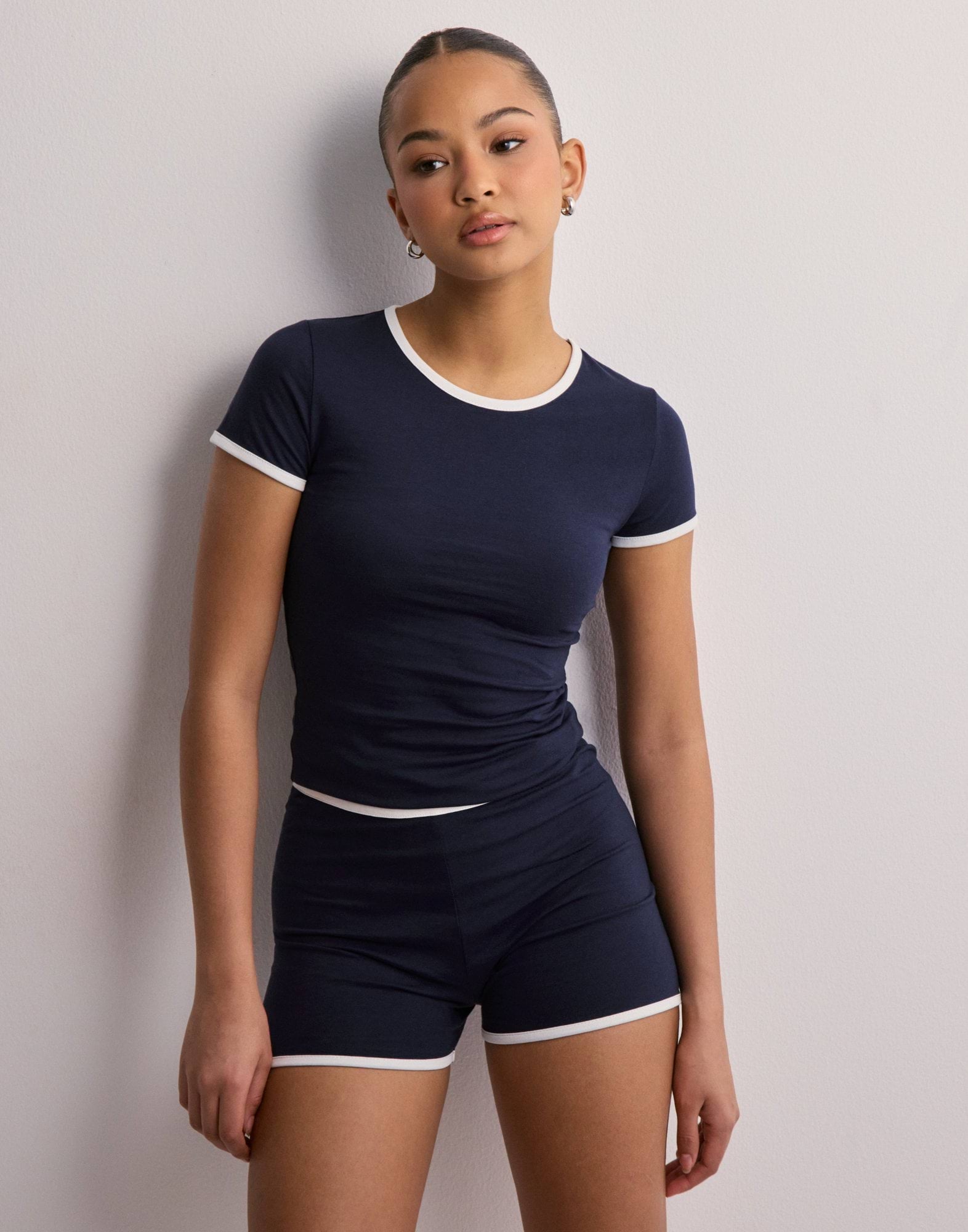 Buy Nelly Contrast Seam Shorts - Navy | Nelly.com