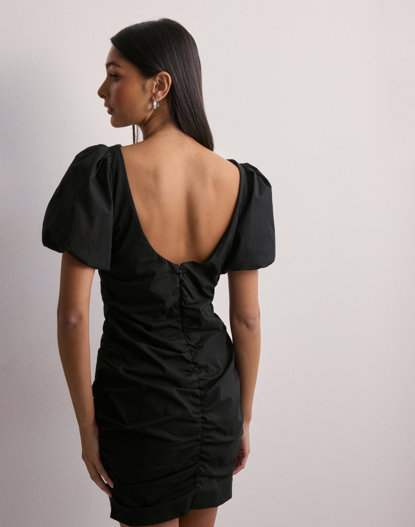 Kjøp Nelly Cute Scooped Dress - Black | Nelly.com