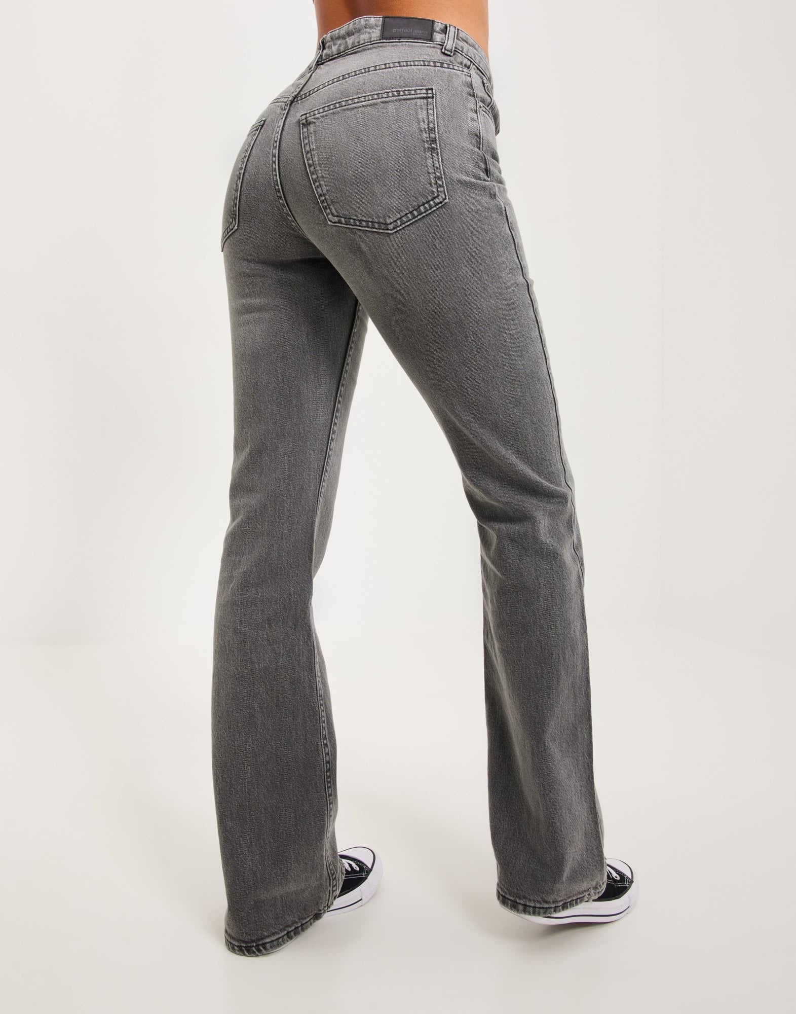 Köp Gina Tricot Full length flare jeans - Grey | Nelly.com