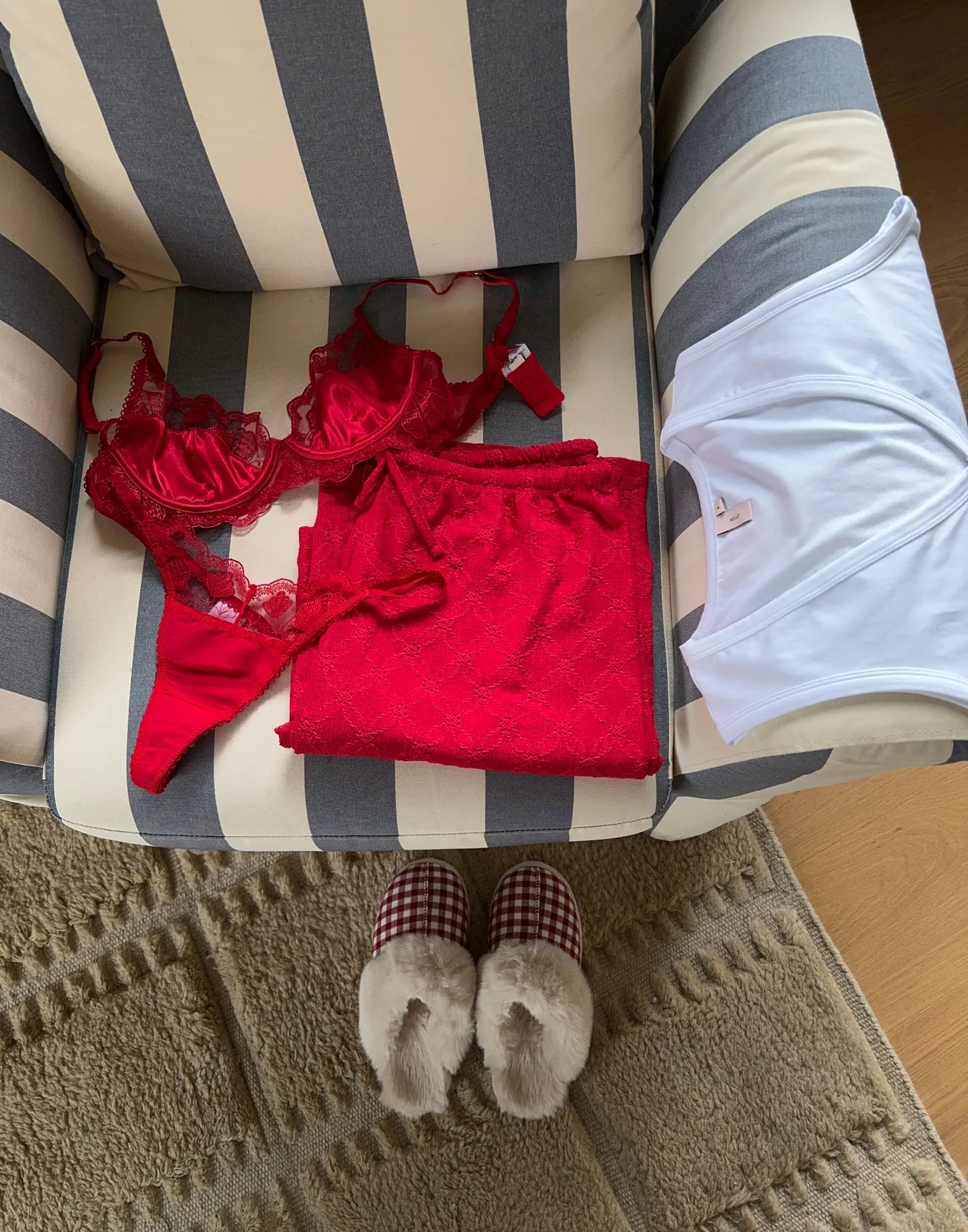 Kjøp Nelly Satin Shell Balcony Bra - Red | Nelly.com