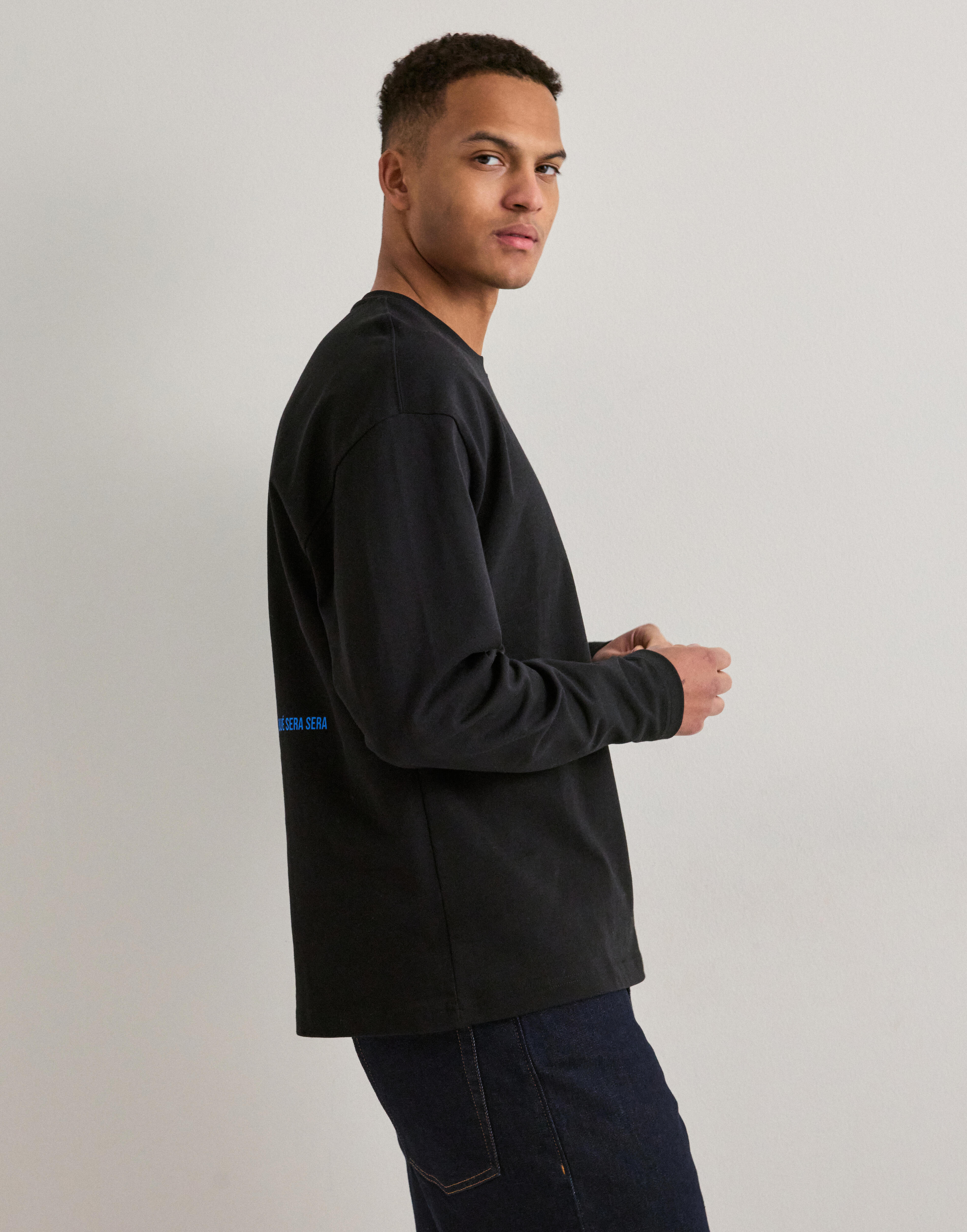 Buy Que Sera Sera Boxy LS Tee - Black | NLYMAN