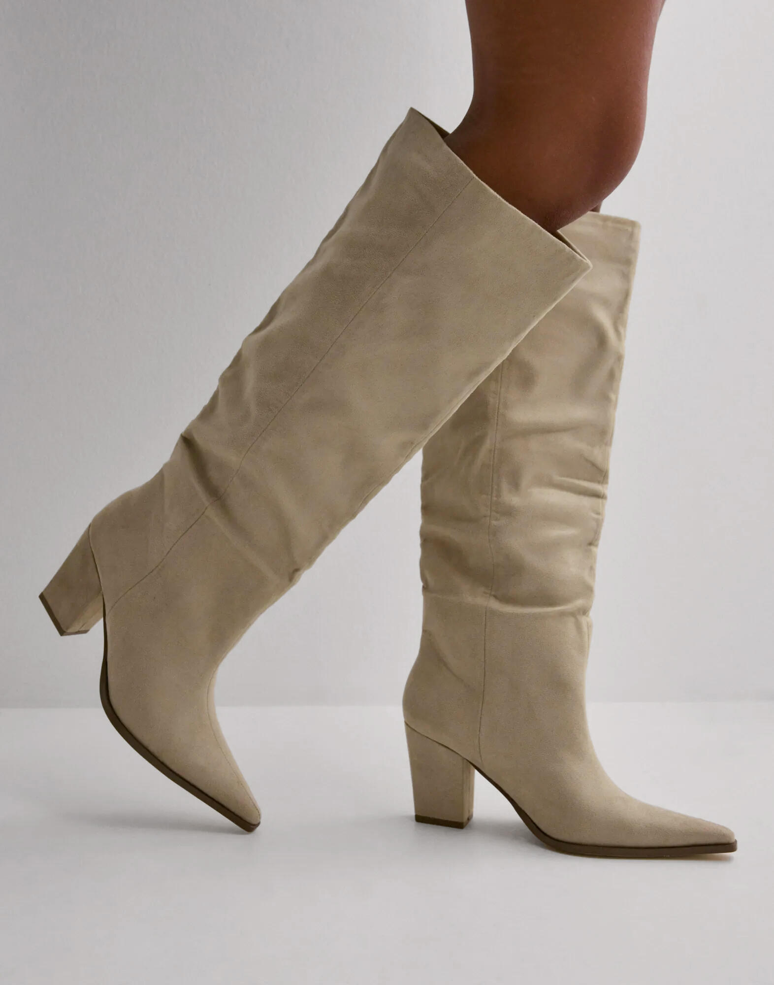 Kjøp Nelly Wide Leg Pointy Soft Boot - Beige | Nelly.com