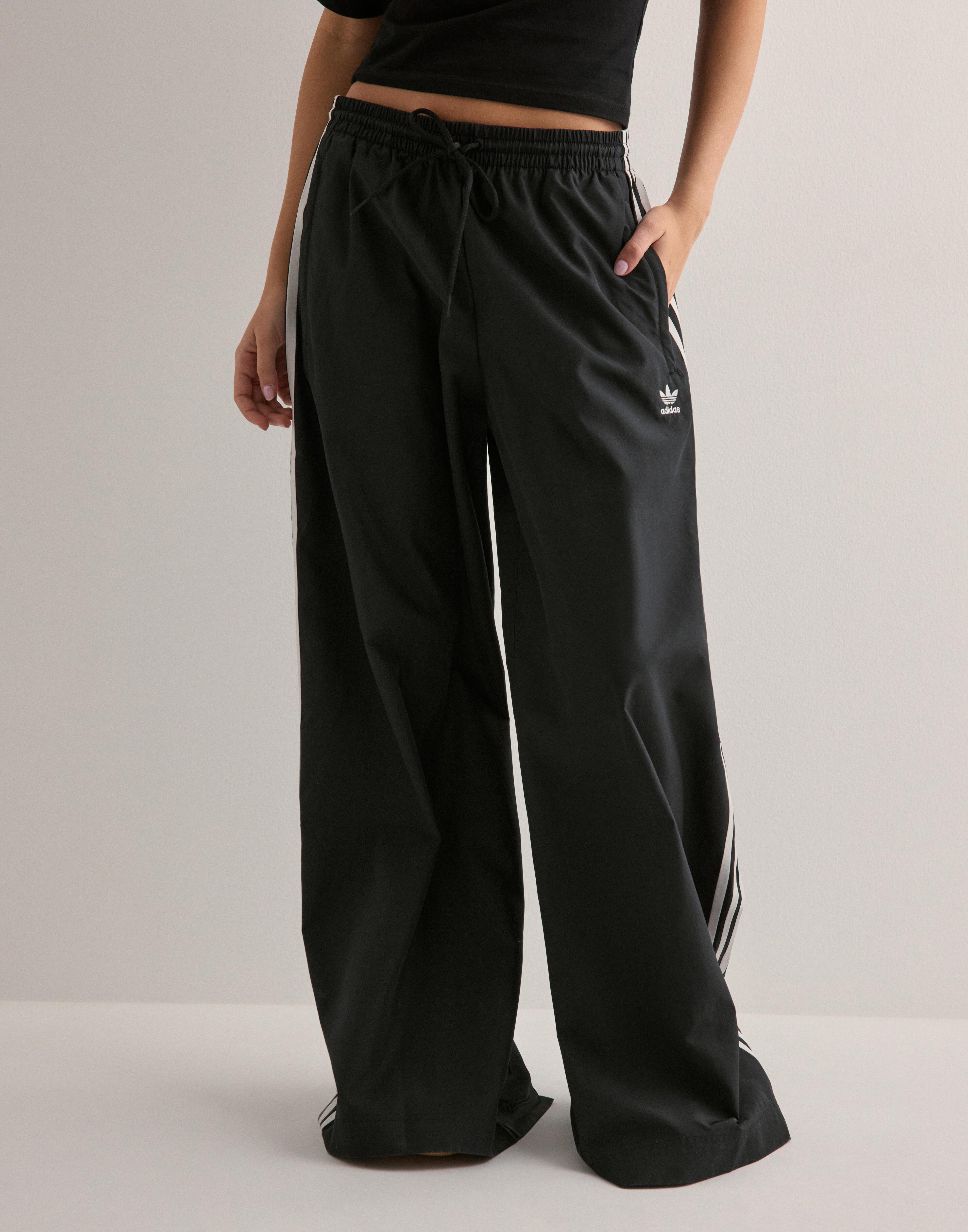 Buy Adidas Originals OVERSIZED TP - Black | Nelly.com Buy Adidas Originals OVERSIZED TP - Black | Nelly.com