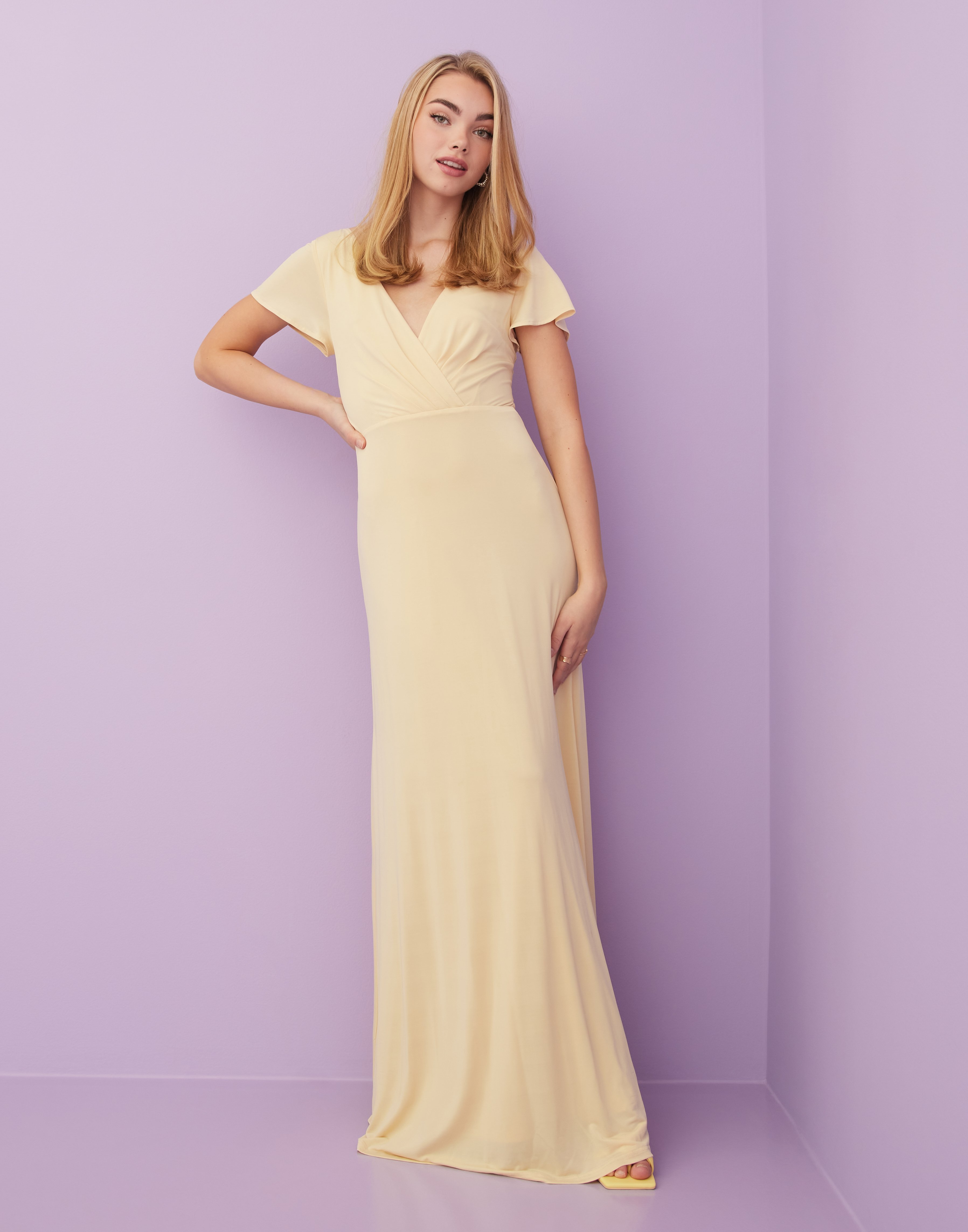 Buy Nelly Such A Beauty Dress - Light Yellow | Nelly.com