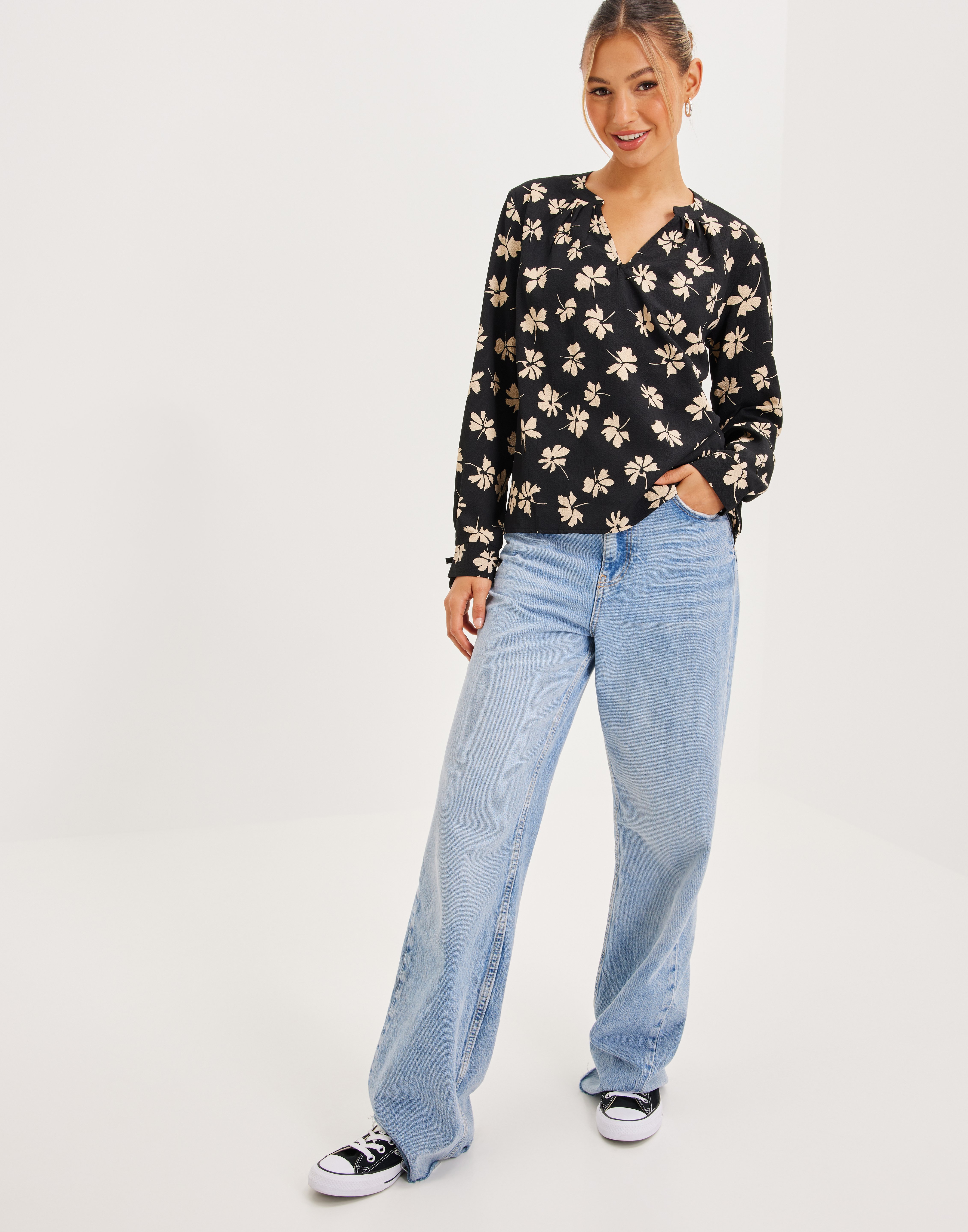 Köp JDY JDYSORO L/S STRING TOP WVN - Black Sandshell Clover | Nelly.com