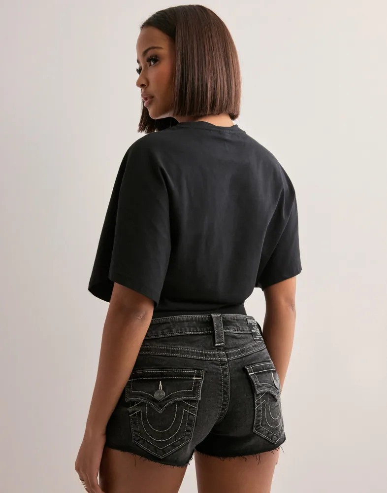 Köp True Religion JOEY LR SHORT FLAP - Black | Nelly.com