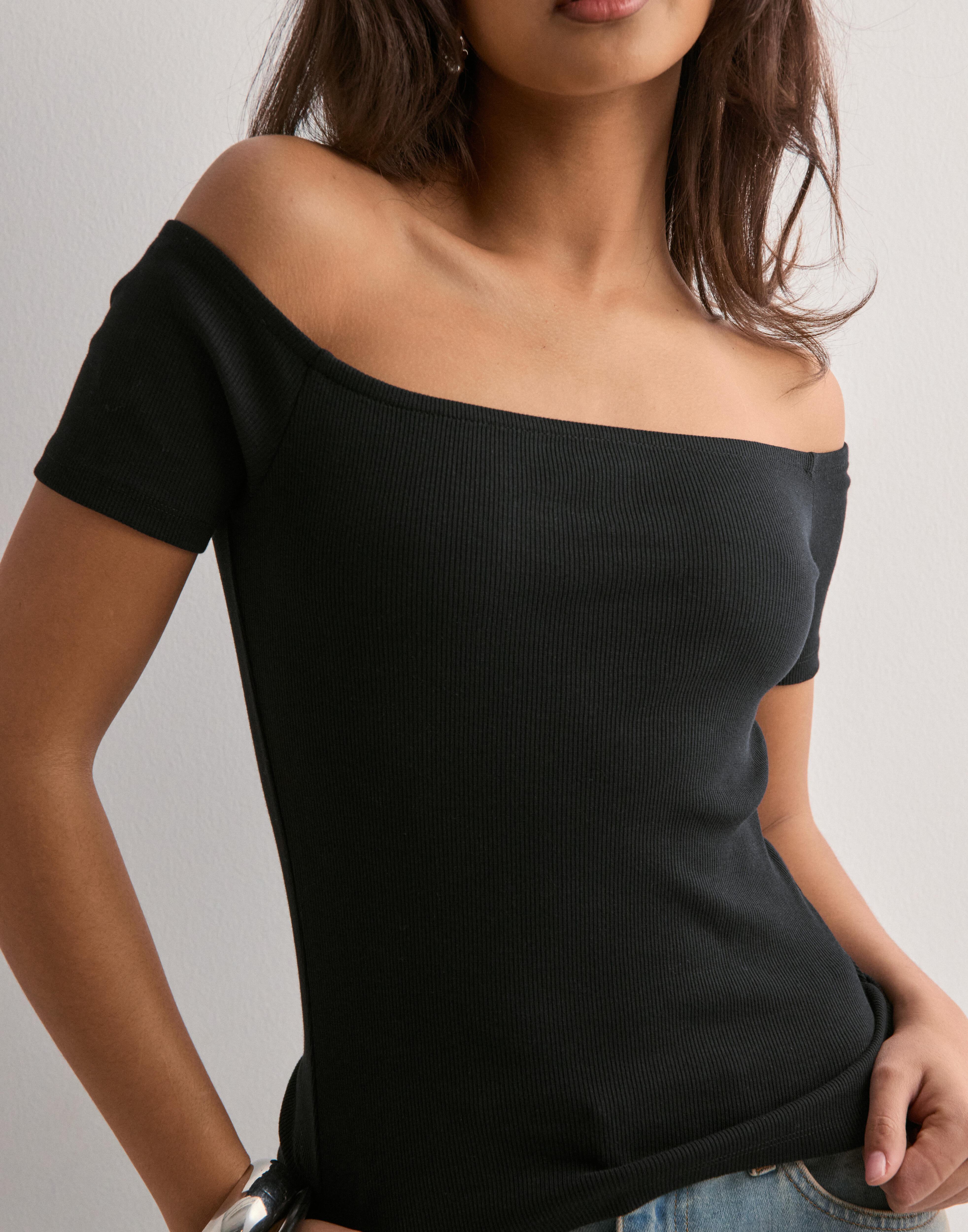 Köp Nelly Rib Off Shoulder Top Black