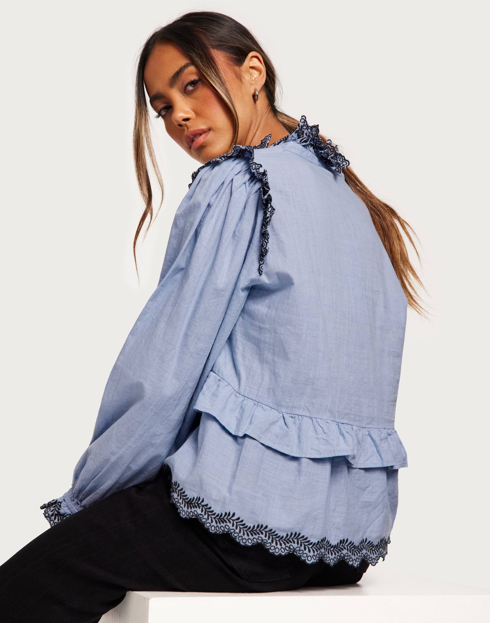 Köp Neo Noir Panama Embroidery Blouse - Light Blue | Nelly.com