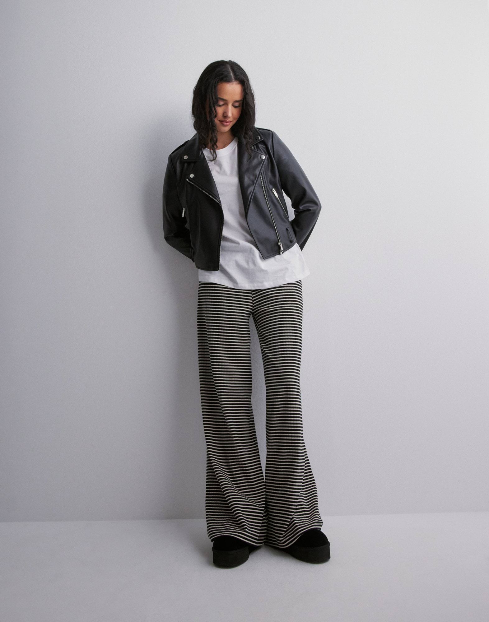 Buy Gina Tricot Striped soft trousers - Black/White | Nelly.com