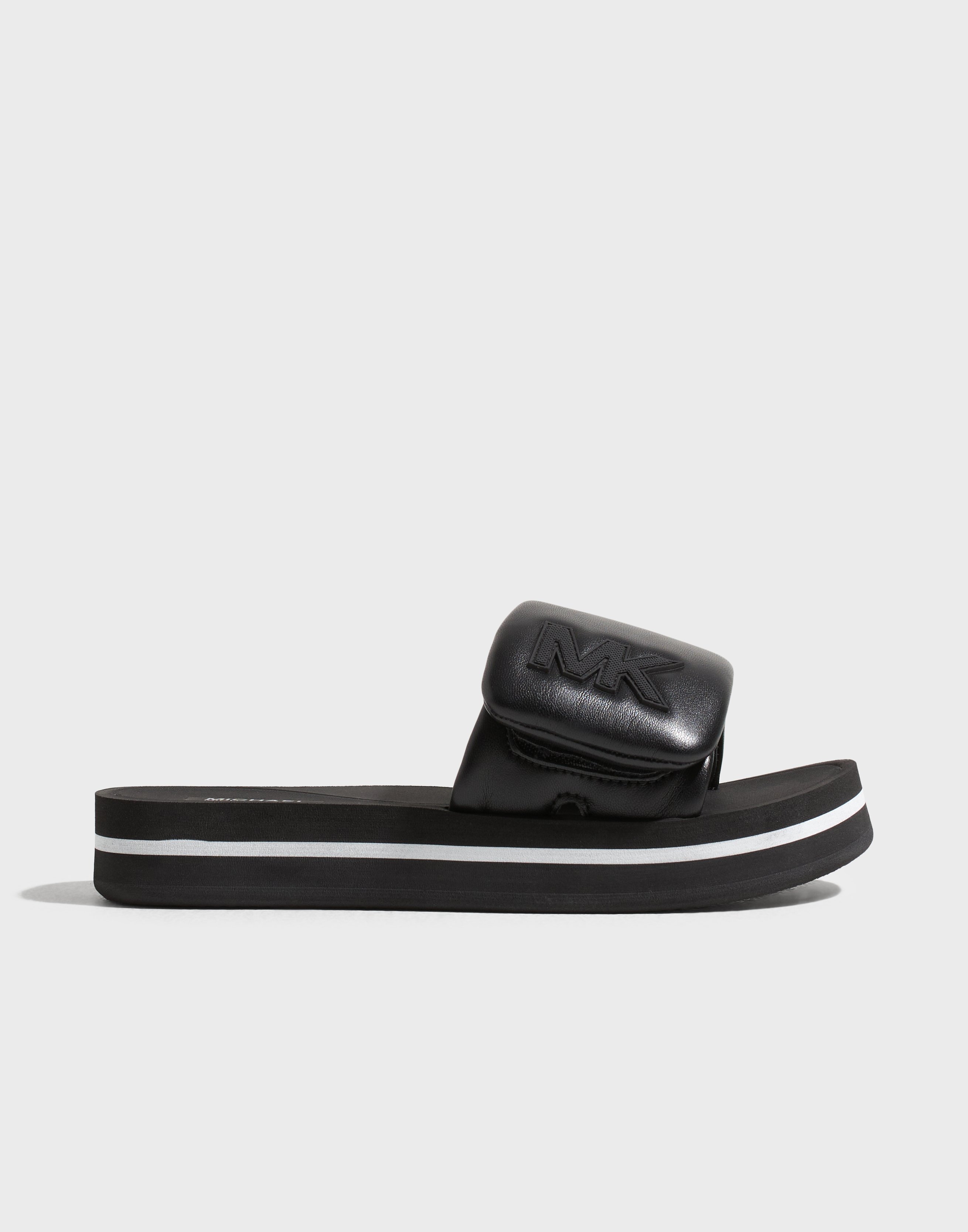 Köp Michael Kors MK PLATFORM SLIDE - Black | Nelly.com