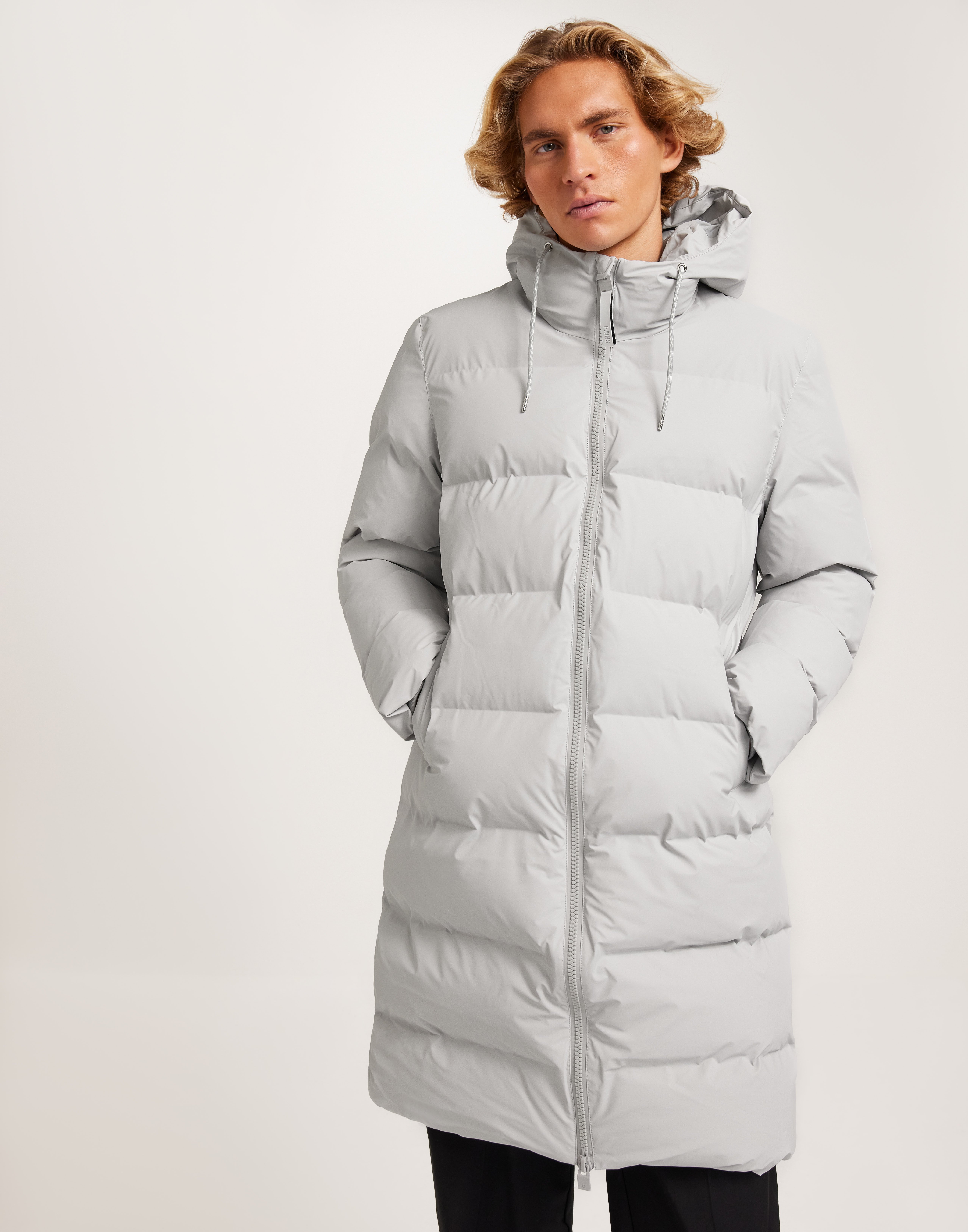 Köp Rains Alta Long Puffer Jacket W3T4 - Ash | NLYMAN