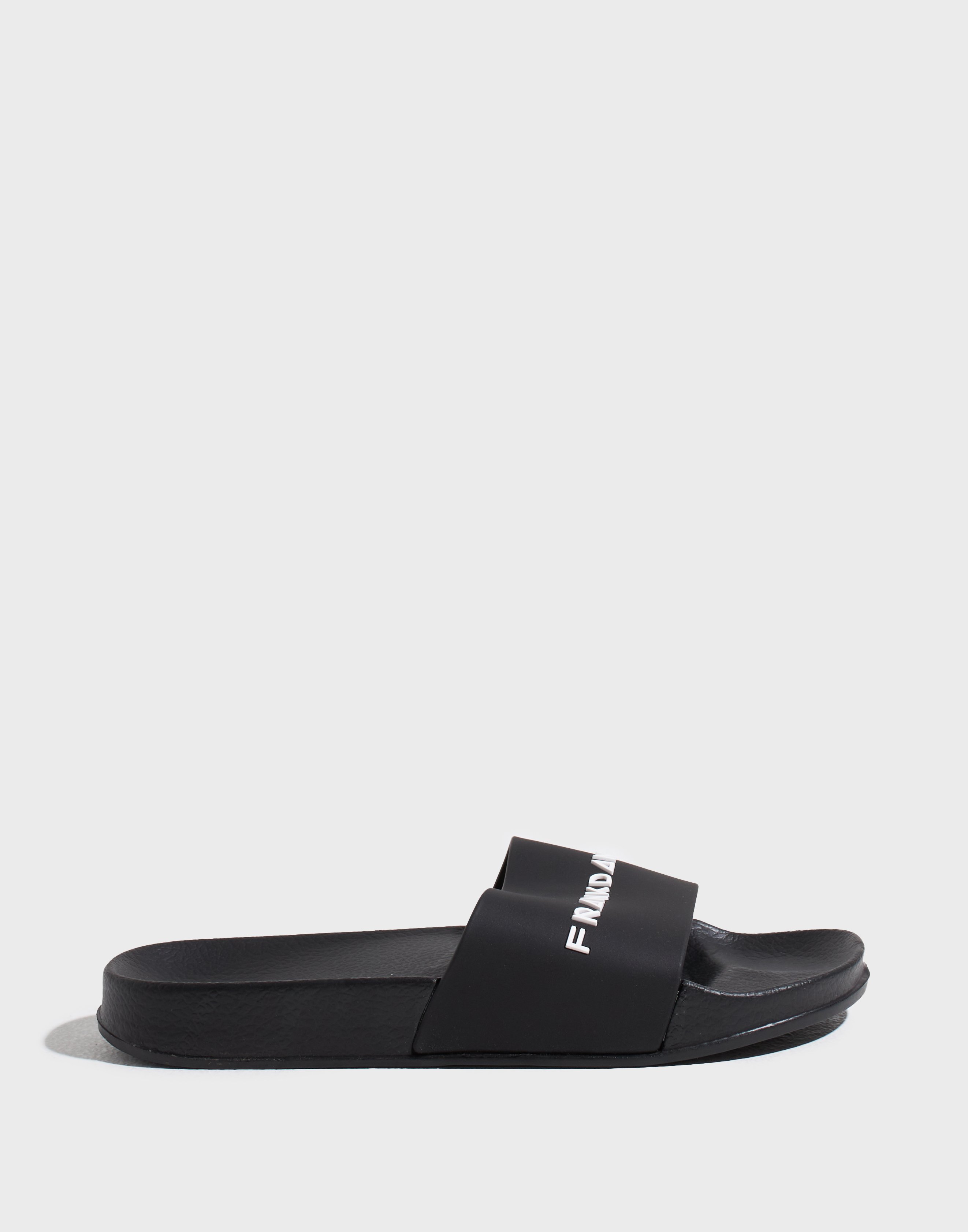 Köp Frank Dandy Logo Pool Slides - Black | NLYMAN