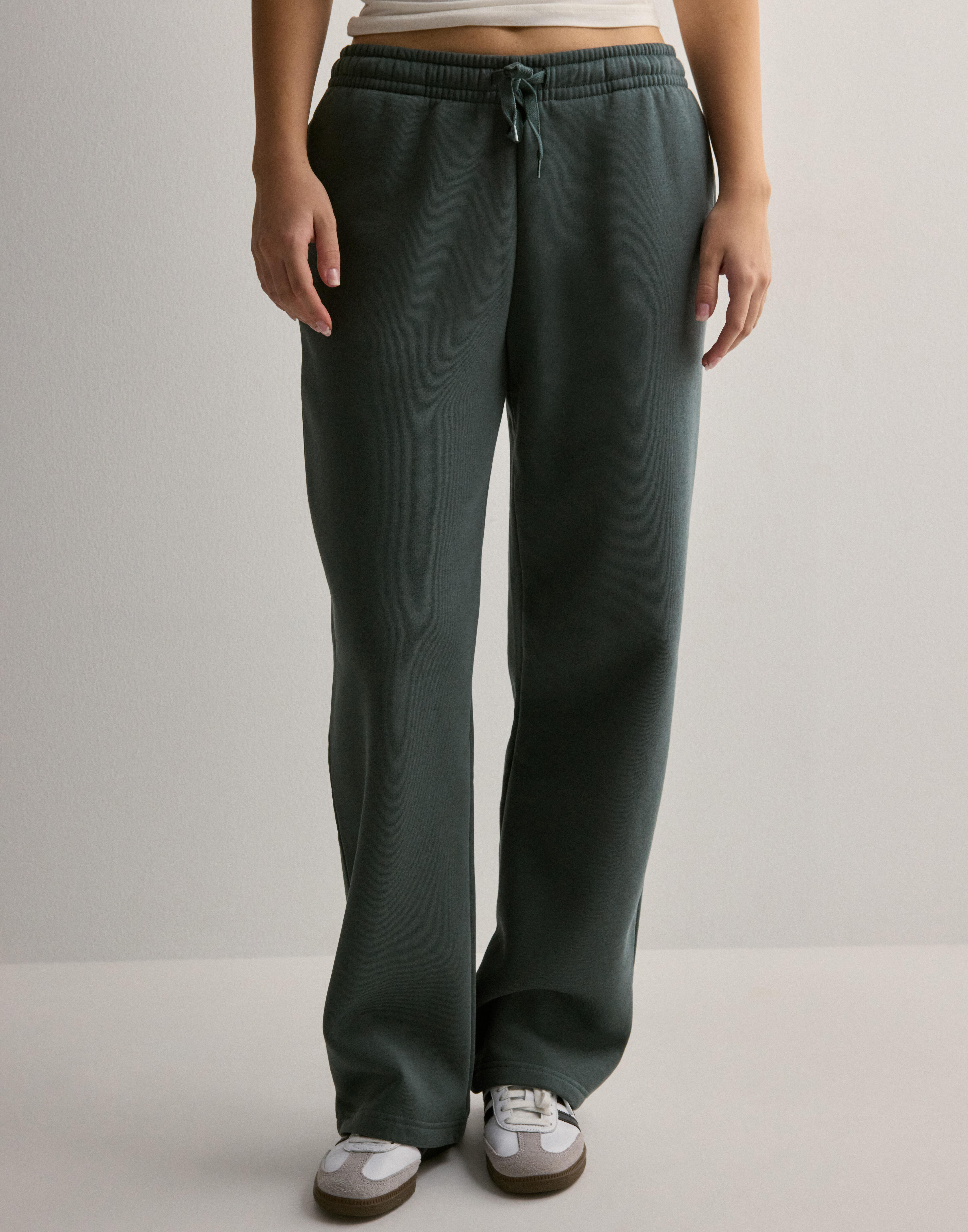 Buy Gina Tricot Basic Straight Sweatpants - Urban Chic | Nelly.com
