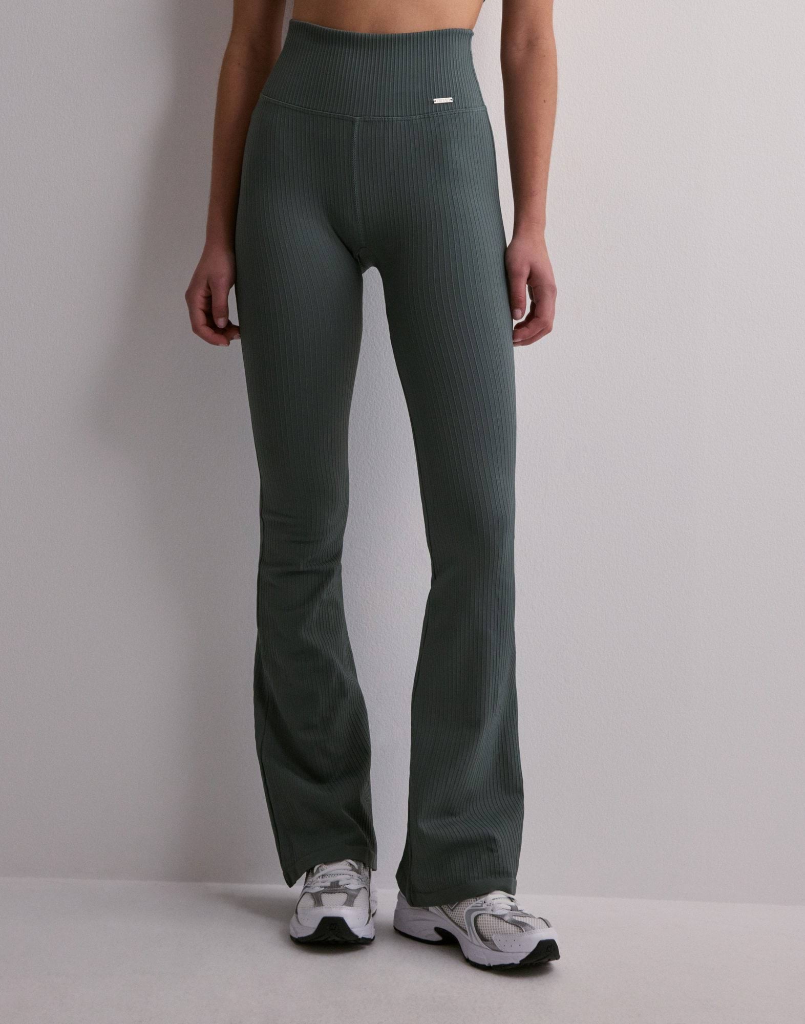 Köp Aim'n Ribbed Seamless Flare Tights - Sage | Nelly.com