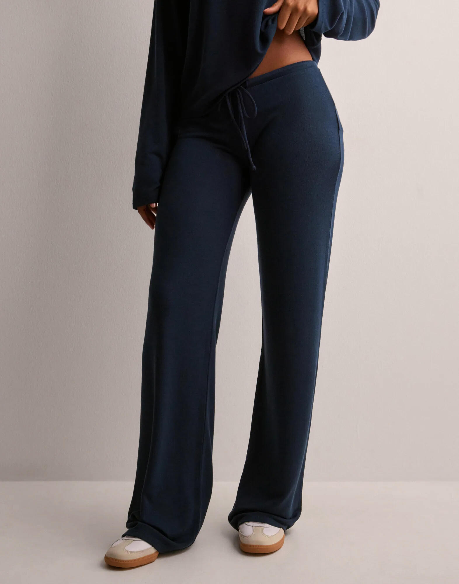 Köp Nelly My Chill Pants - Navy | Nelly.com