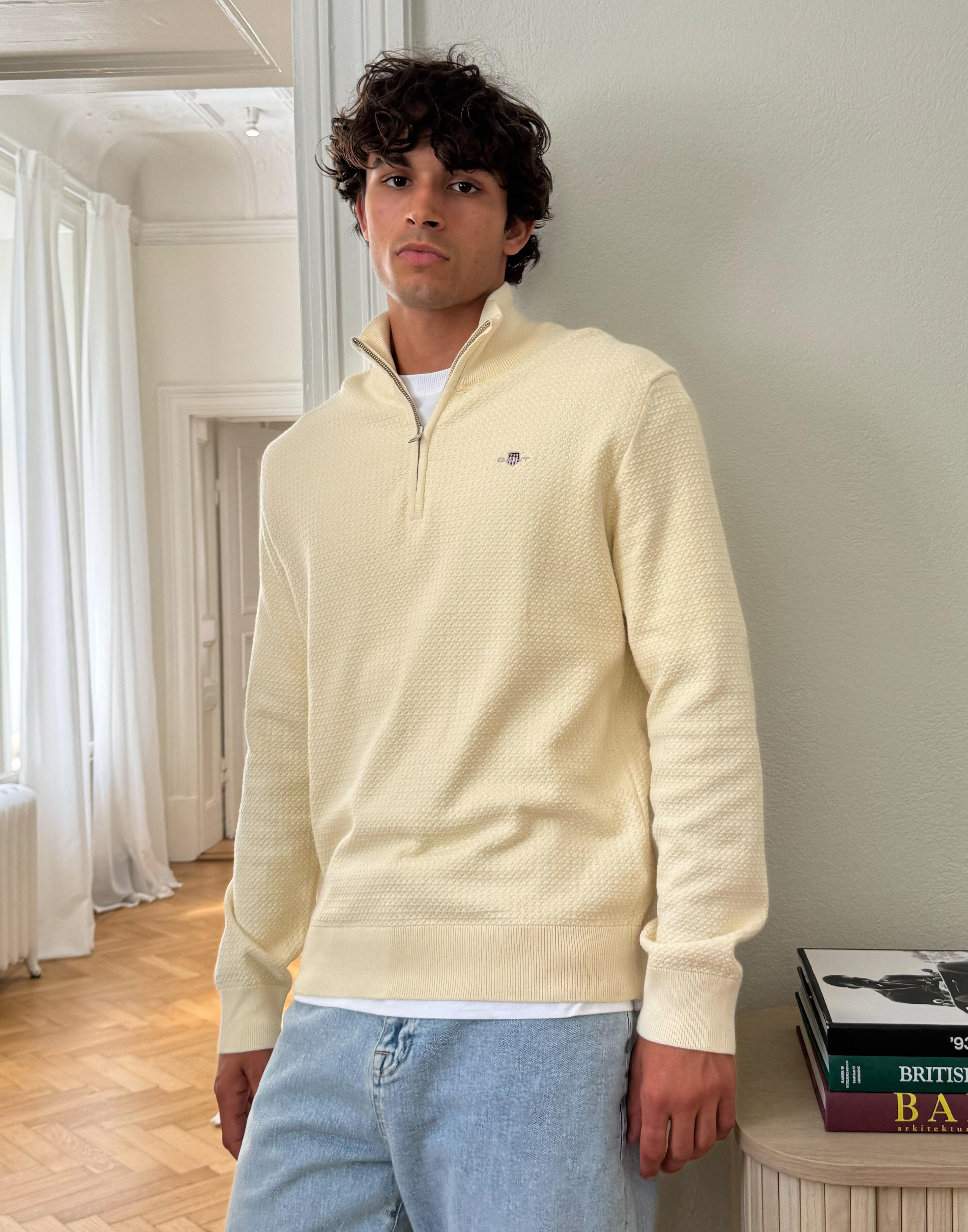 Kjøp Gant TEXTURED COTTON HALF ZIP - Cream | NLYMAN