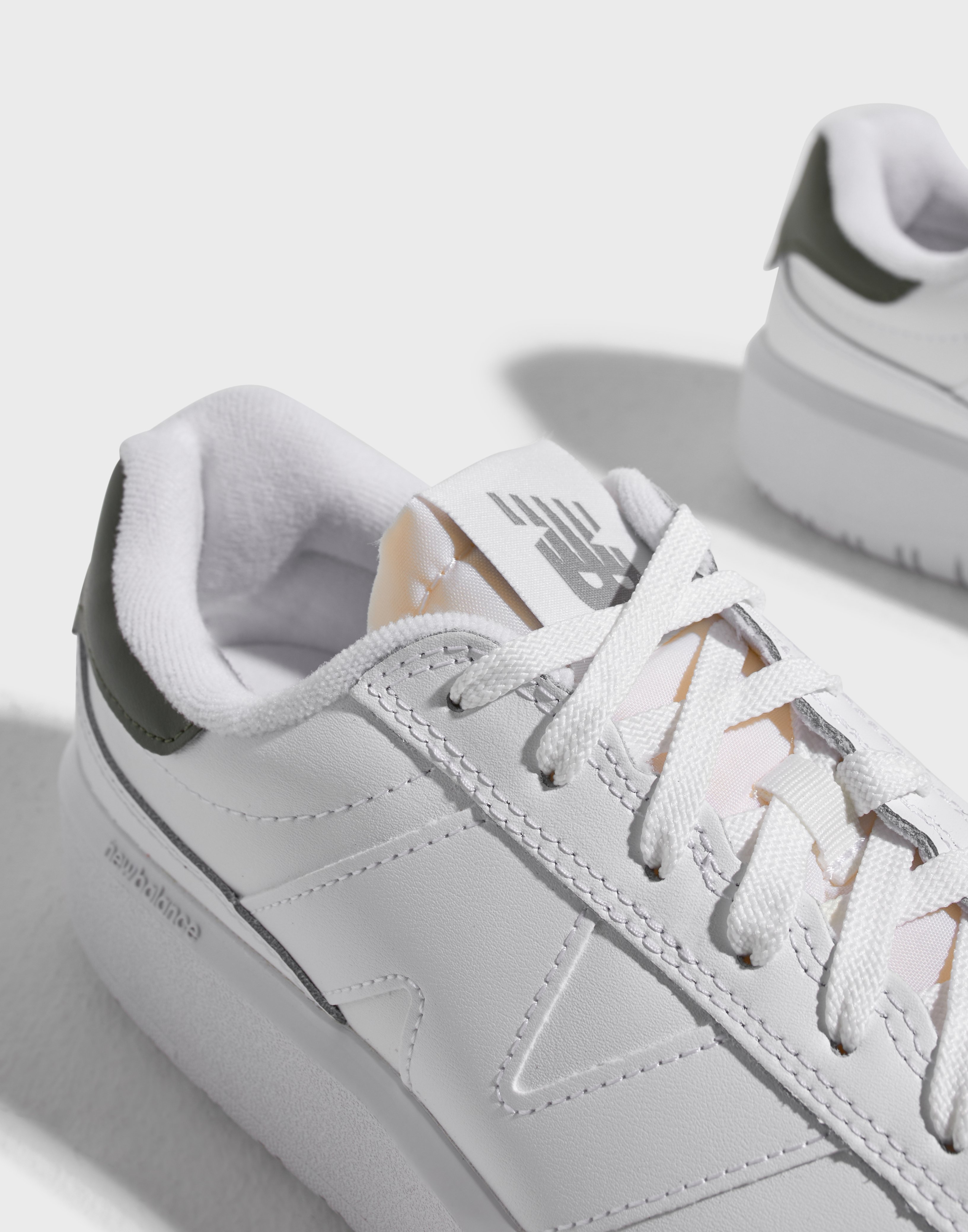 Köp New Balance CT302LT - White | NLYMAN