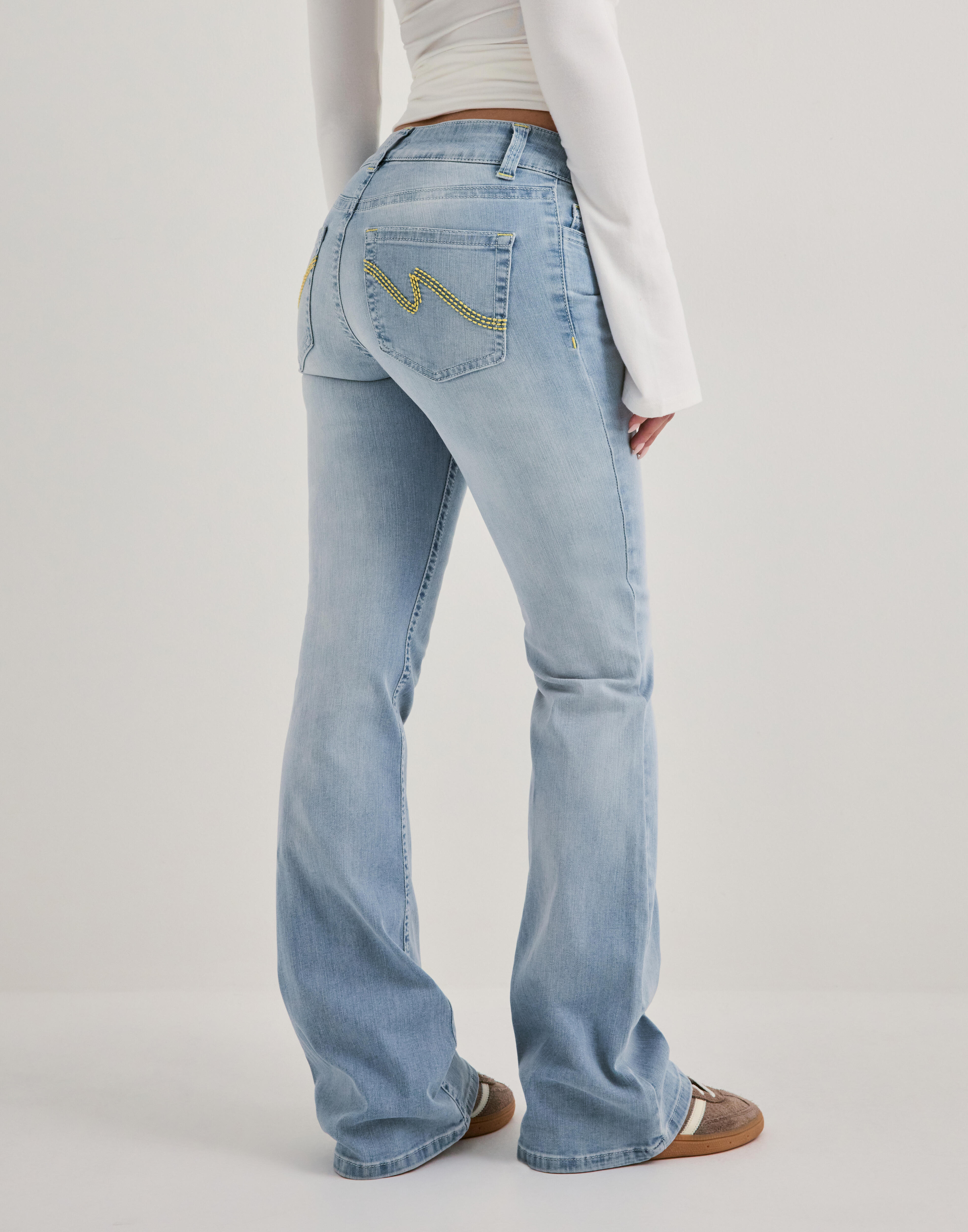 Kjøp Nelly Low Waist Bootcut Stitch Jeans - Light Blue | Nelly.com