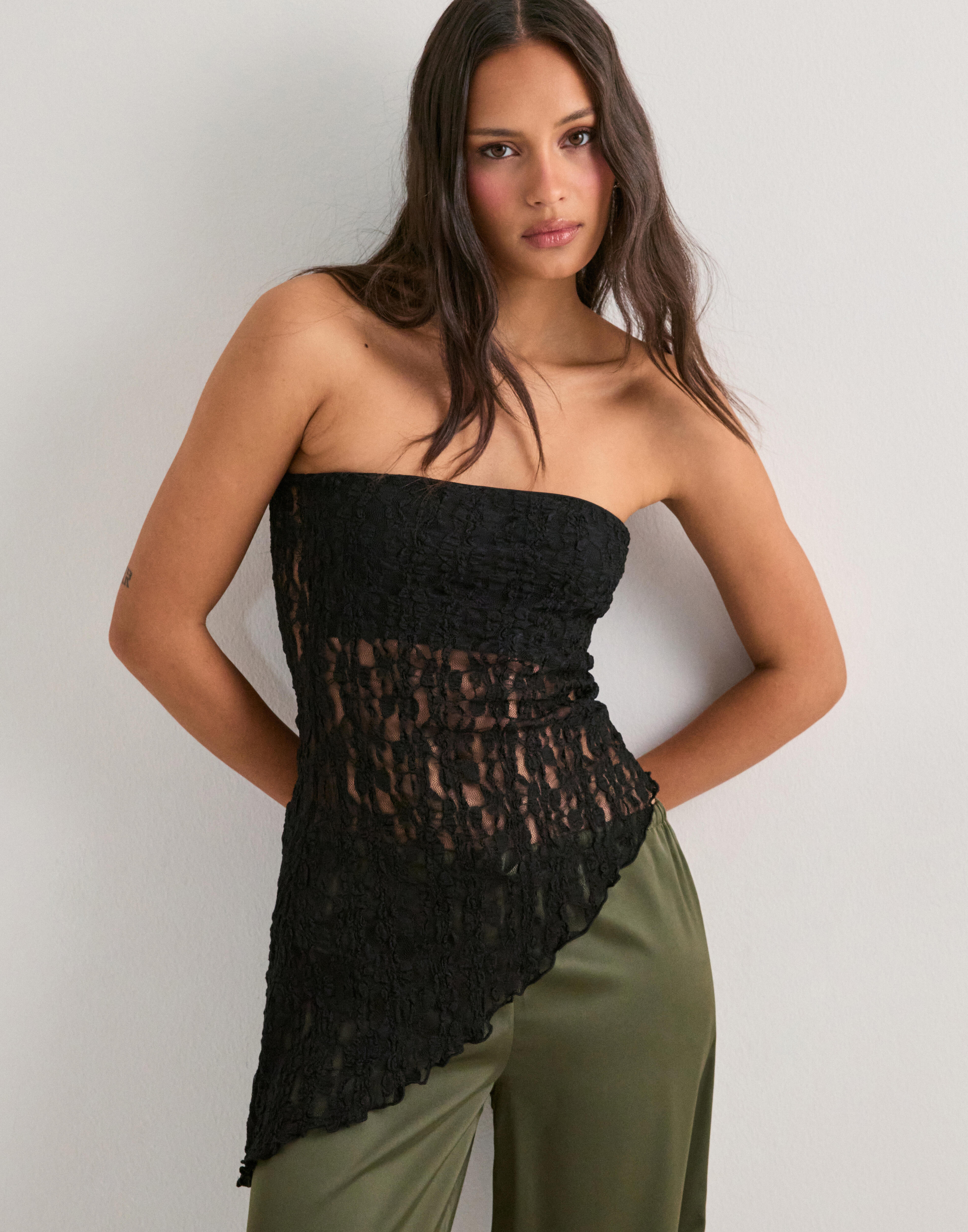 Köp Nelly Romantic Lace Tube Top - Black | Nelly.com