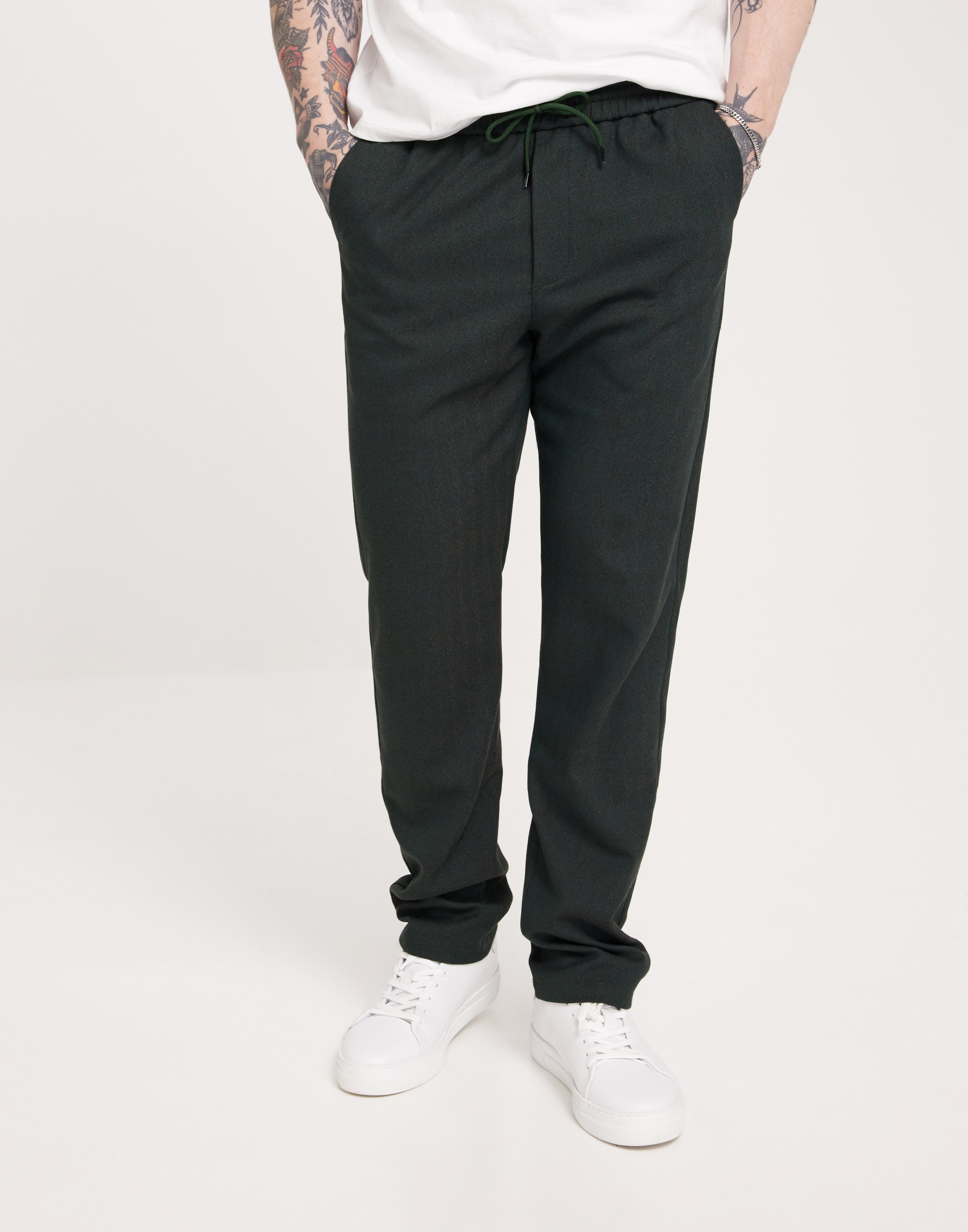 Buy Les Deux Patrick Herringbone Pants - Pine | NLYMAN
